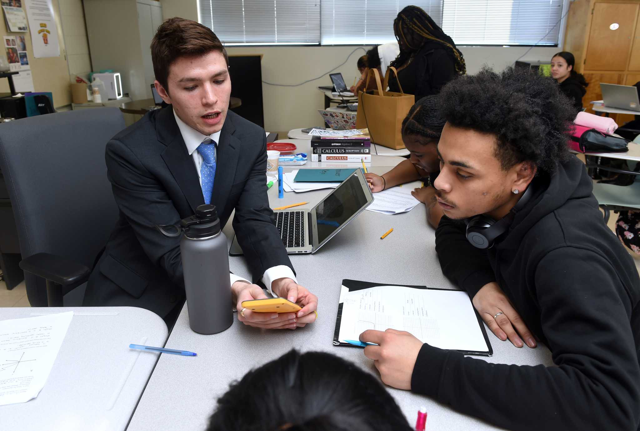 New Haven teacher recognized for 'modern classroom' teaching style