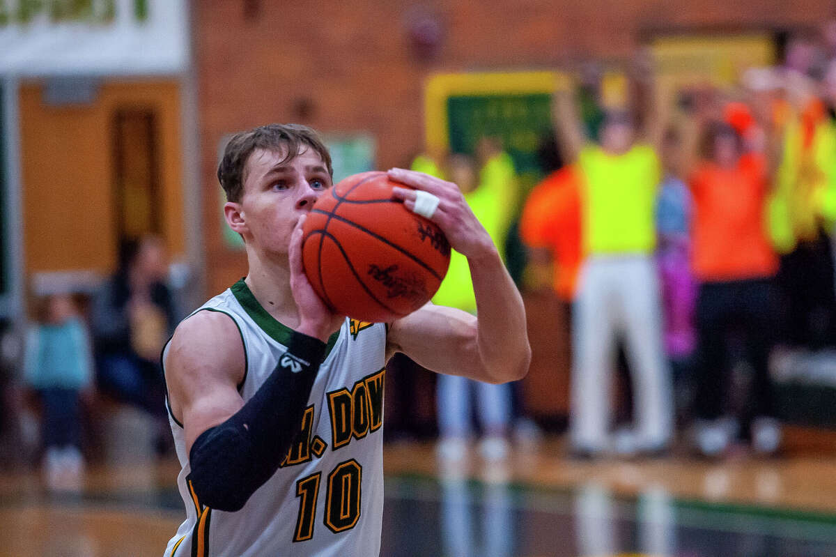 PHOTOS: Dow and Mount Pleasant high compete in boys basketball
