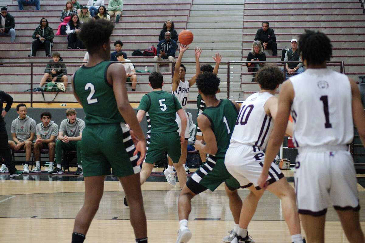 Strake Jesuit claws past Pearland in Buckelew's final home game