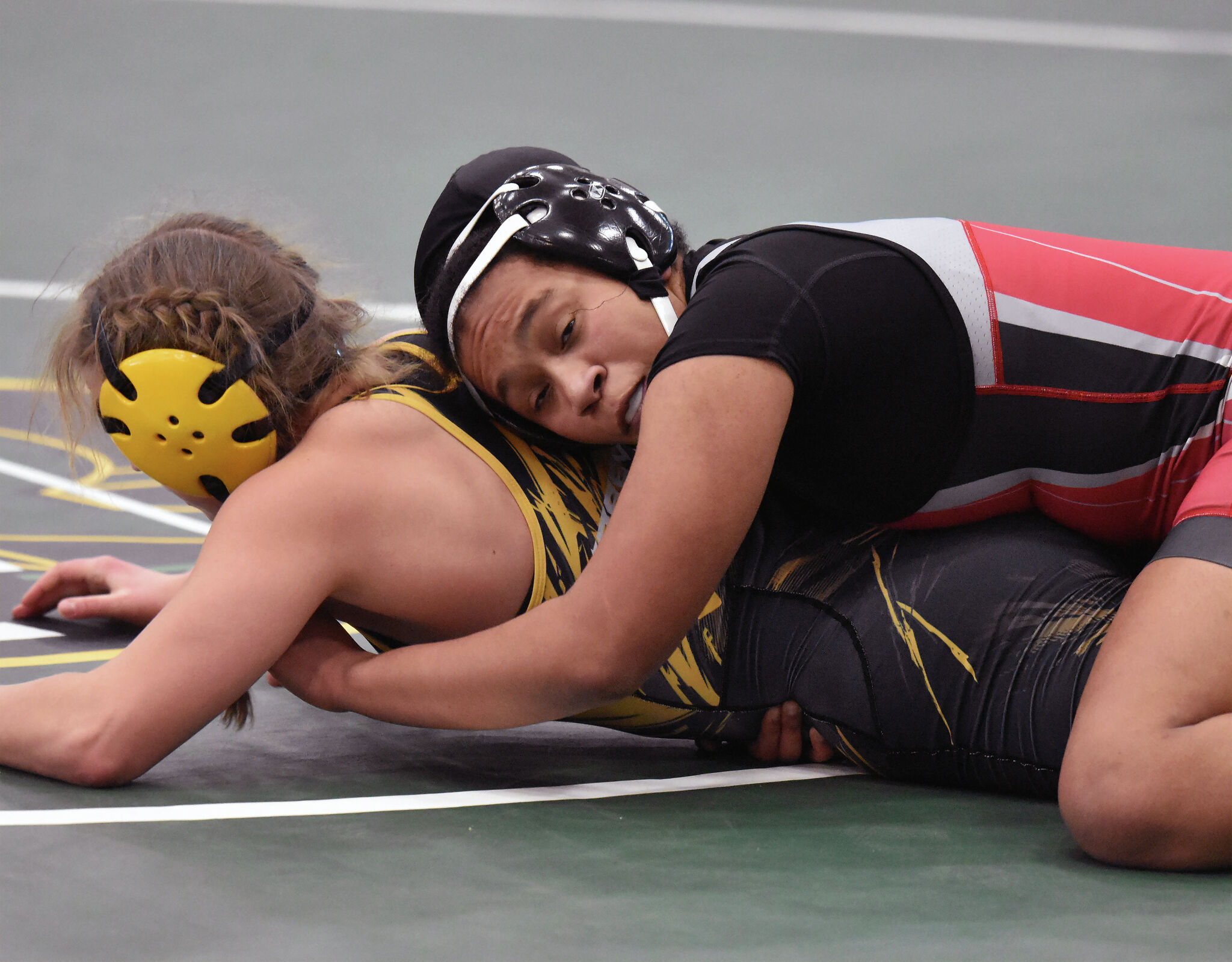 Alton's Antonia advances to the state 145-pound semifinals