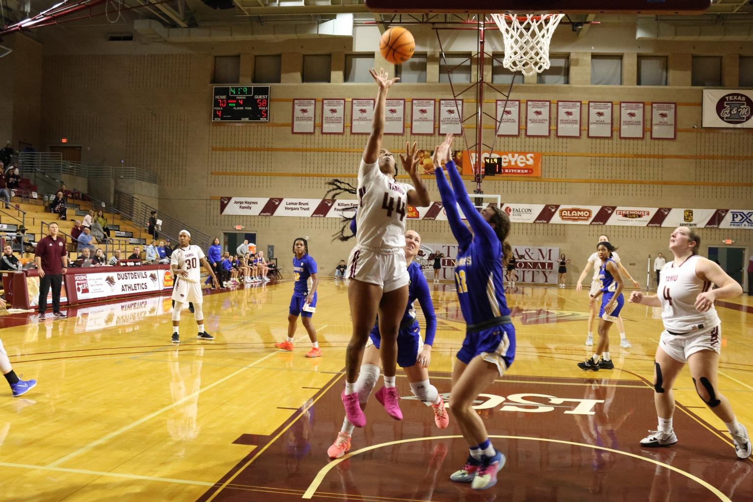 TAMIU falls to UT Tyler