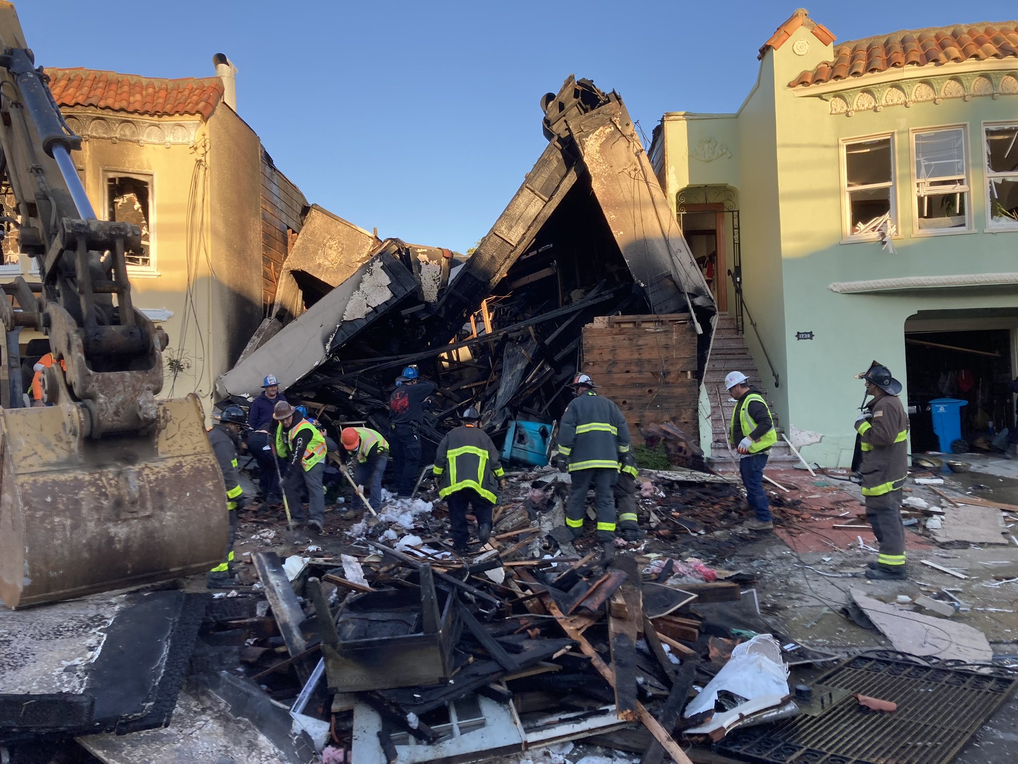 Video shows instant a home in SF's Sunset District exploded