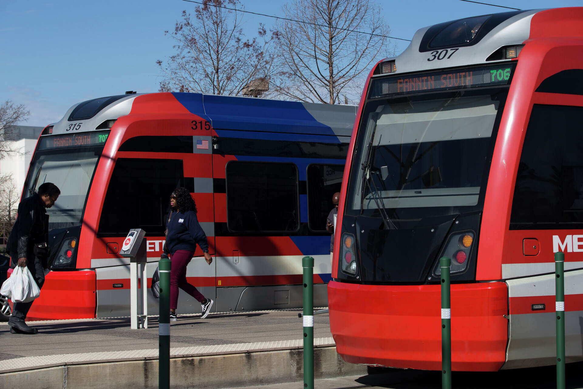 Houston METRO Red Line brings in buses to shore up service