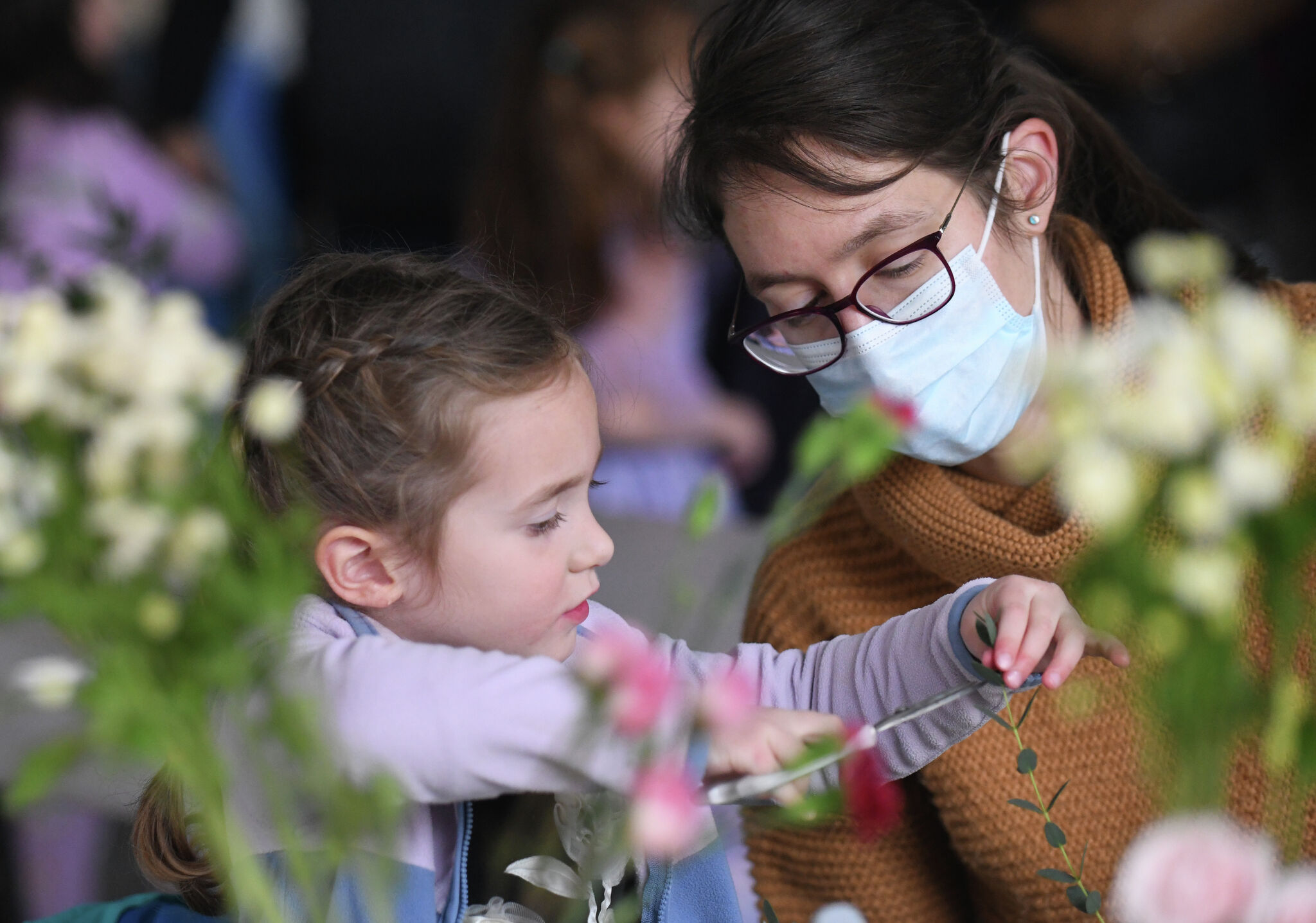 Photos: Greenwich kids make flower crowns for Valentine's Day
