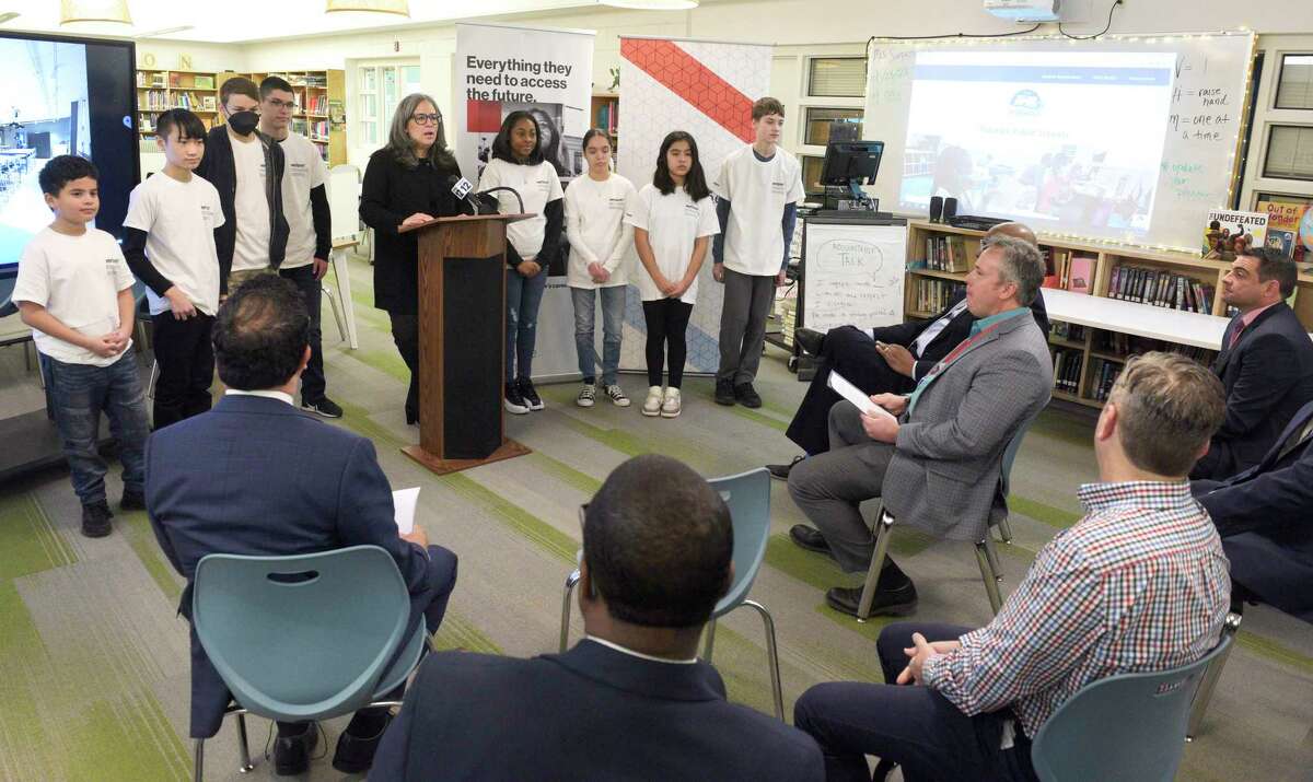 Norwalk middle schools open labs with virtual reality, other tech