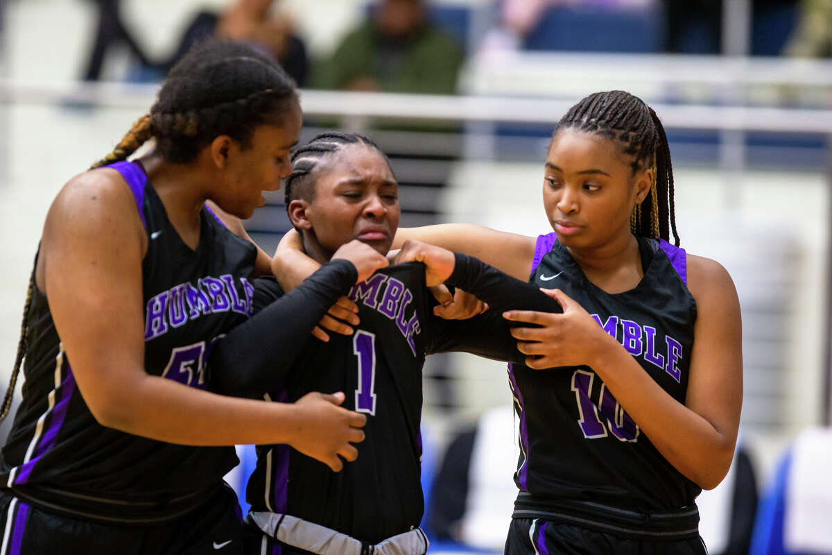 Deer Park tops Humble in bi-district round, extends streak to 26 games