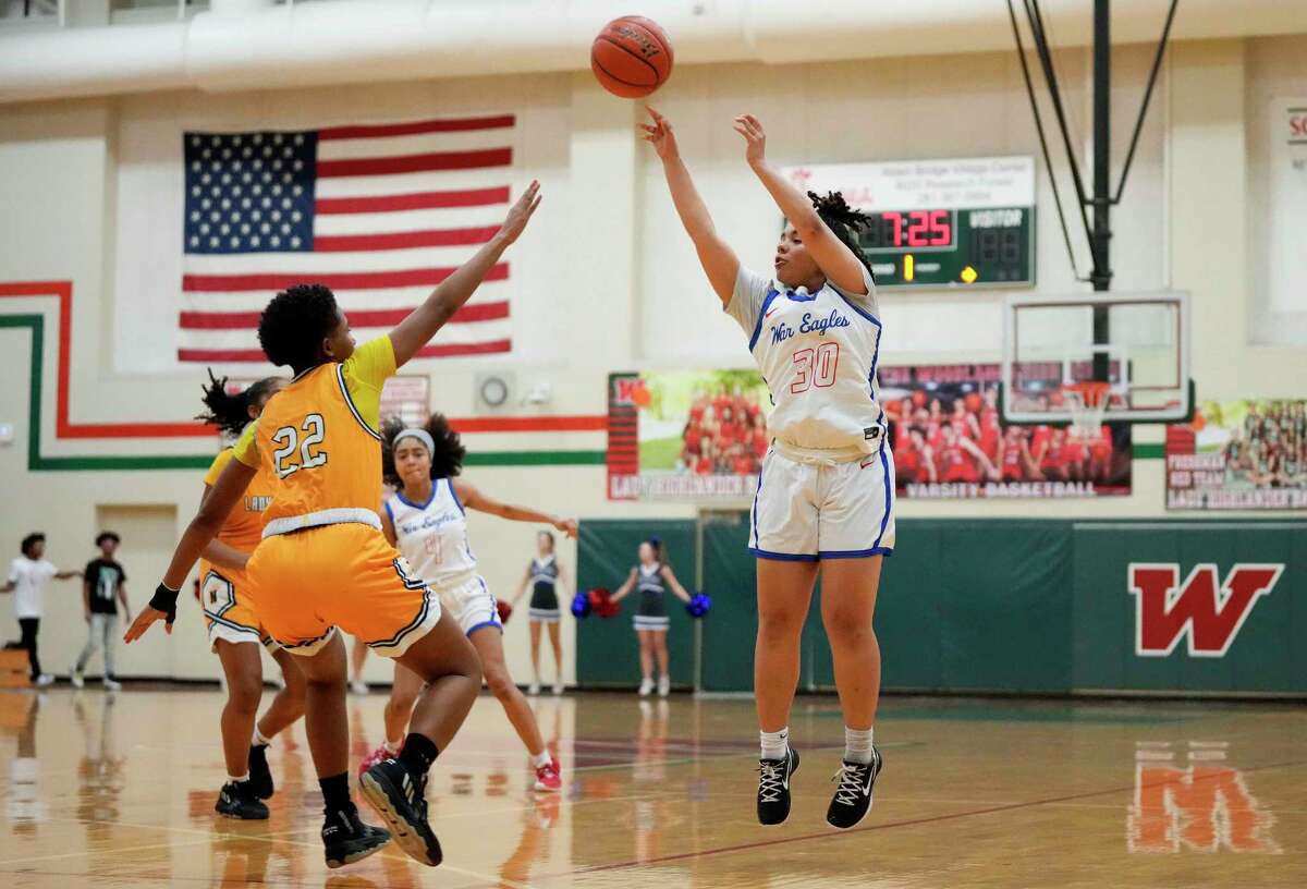 Emeh, defense ignite dominant second half as Oak Ridge routs Nimitz