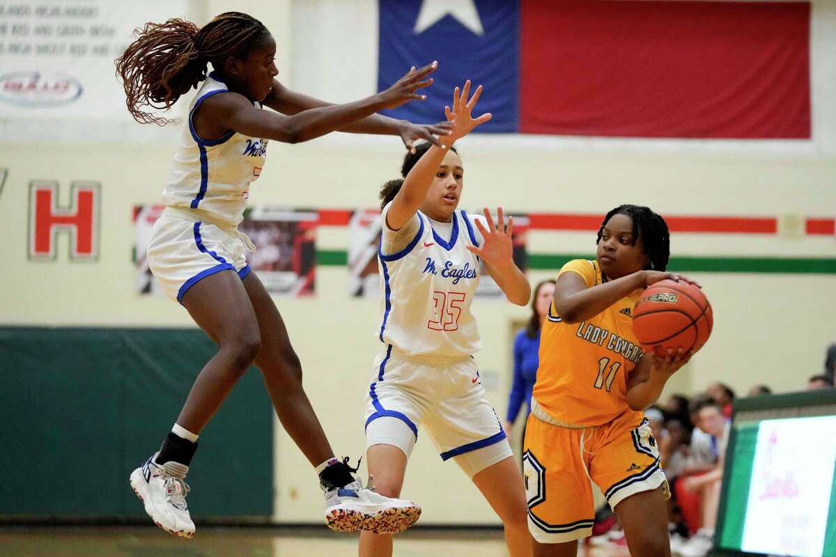 Emeh, defense ignite dominant second half as Oak Ridge routs Nimitz in