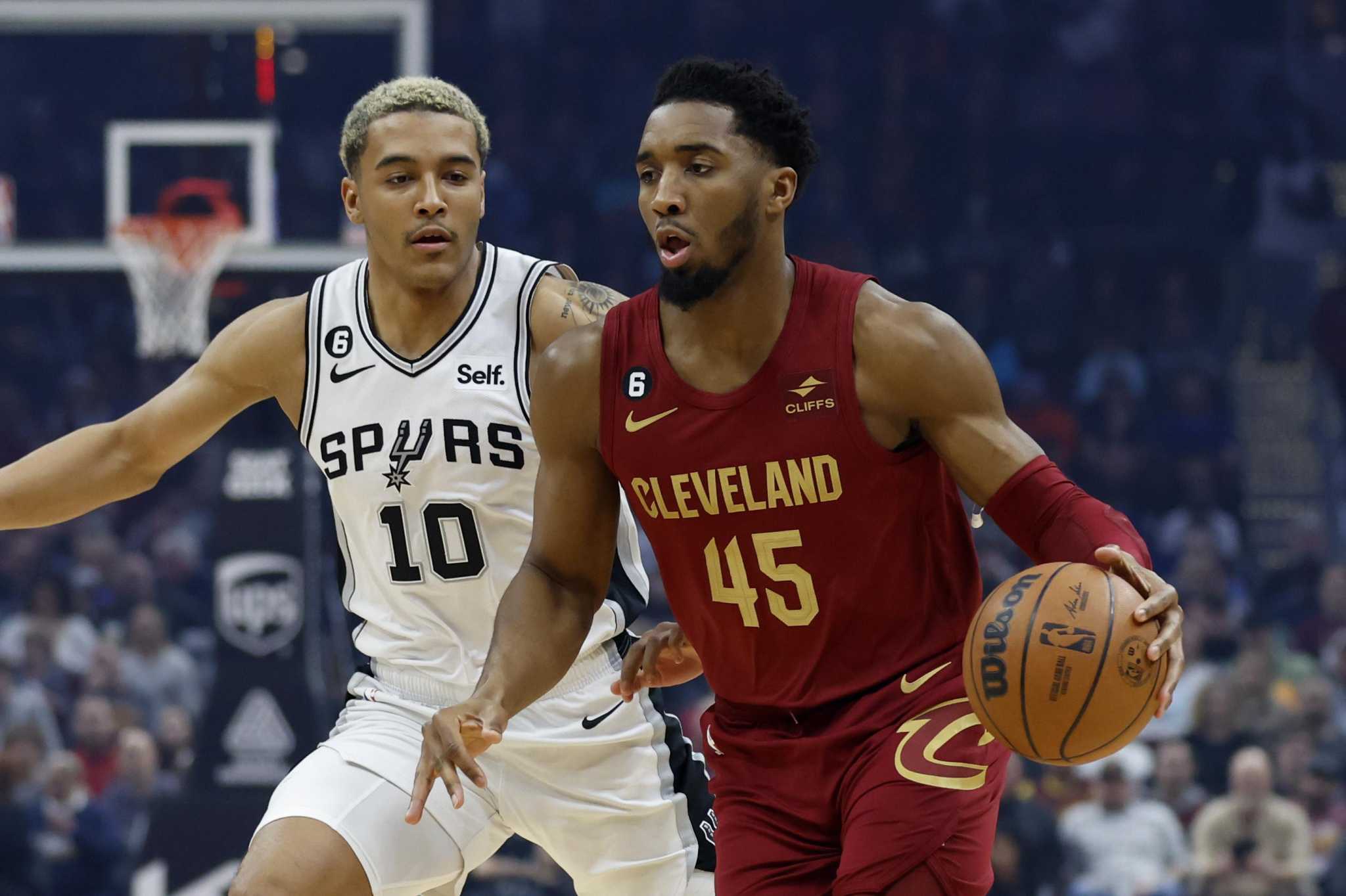 Spurs vs. Cavaliers: How to watch the game, notable stats, player news
