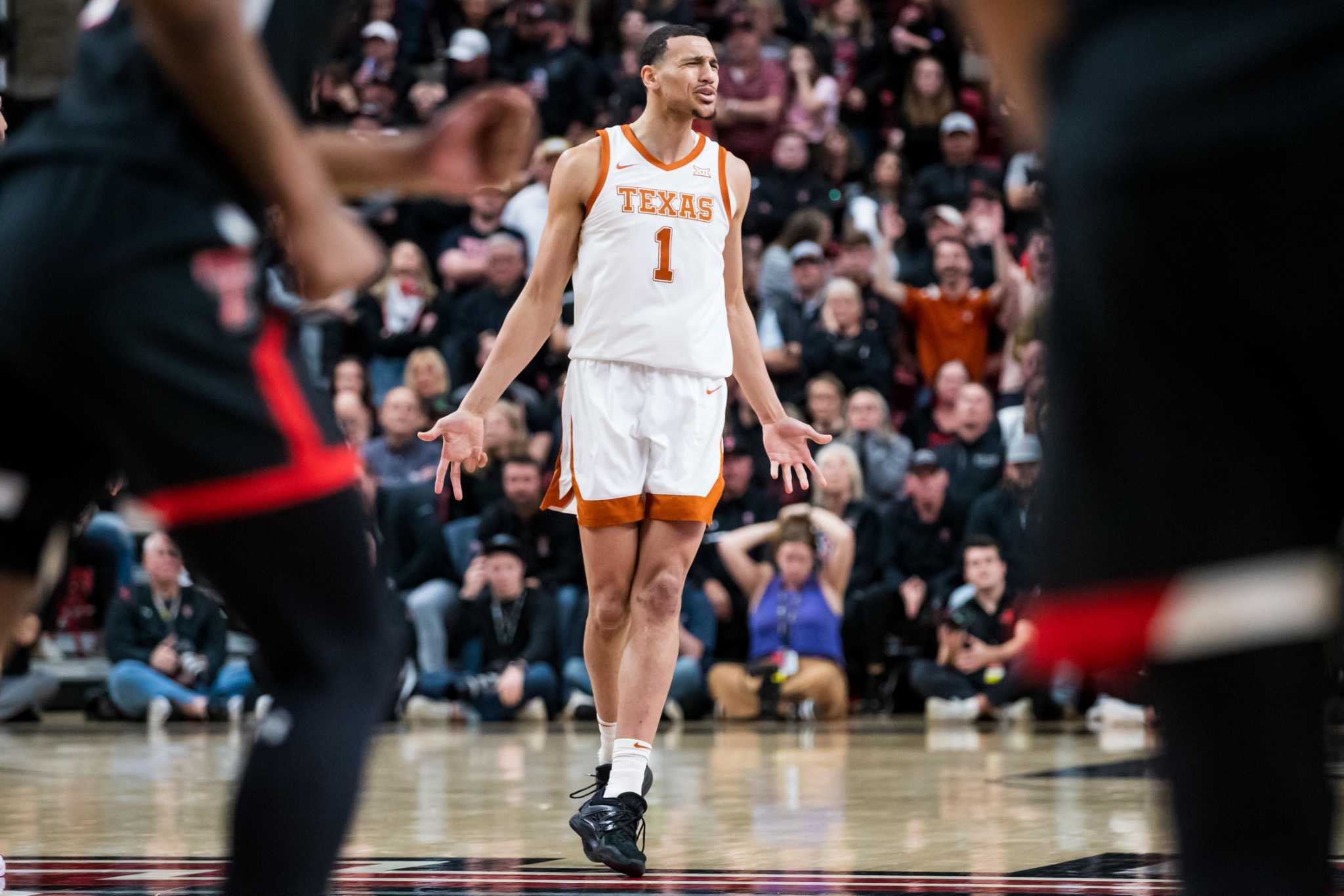Texas forward Dylan Disu could miss Elite Eight with foot injury