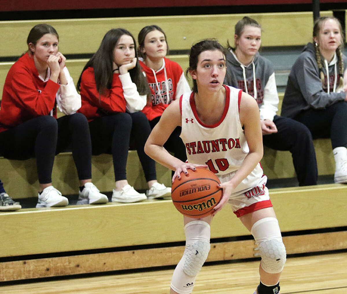 Staunton Bulldogs advance with flawed victory over Roxana