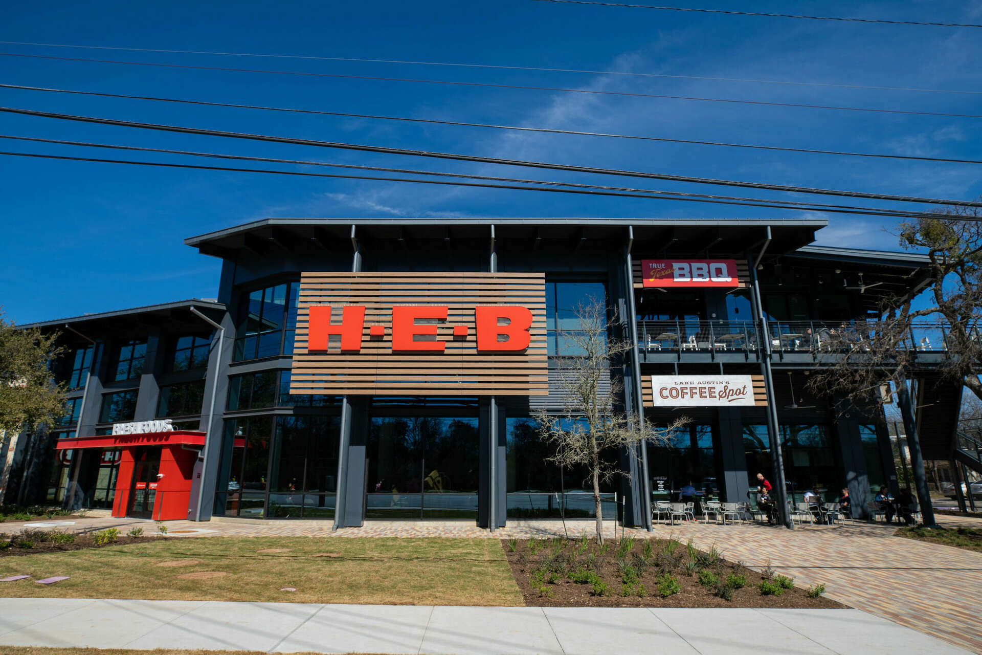 H-E-B's spoils Texas suburbs, while others are left out