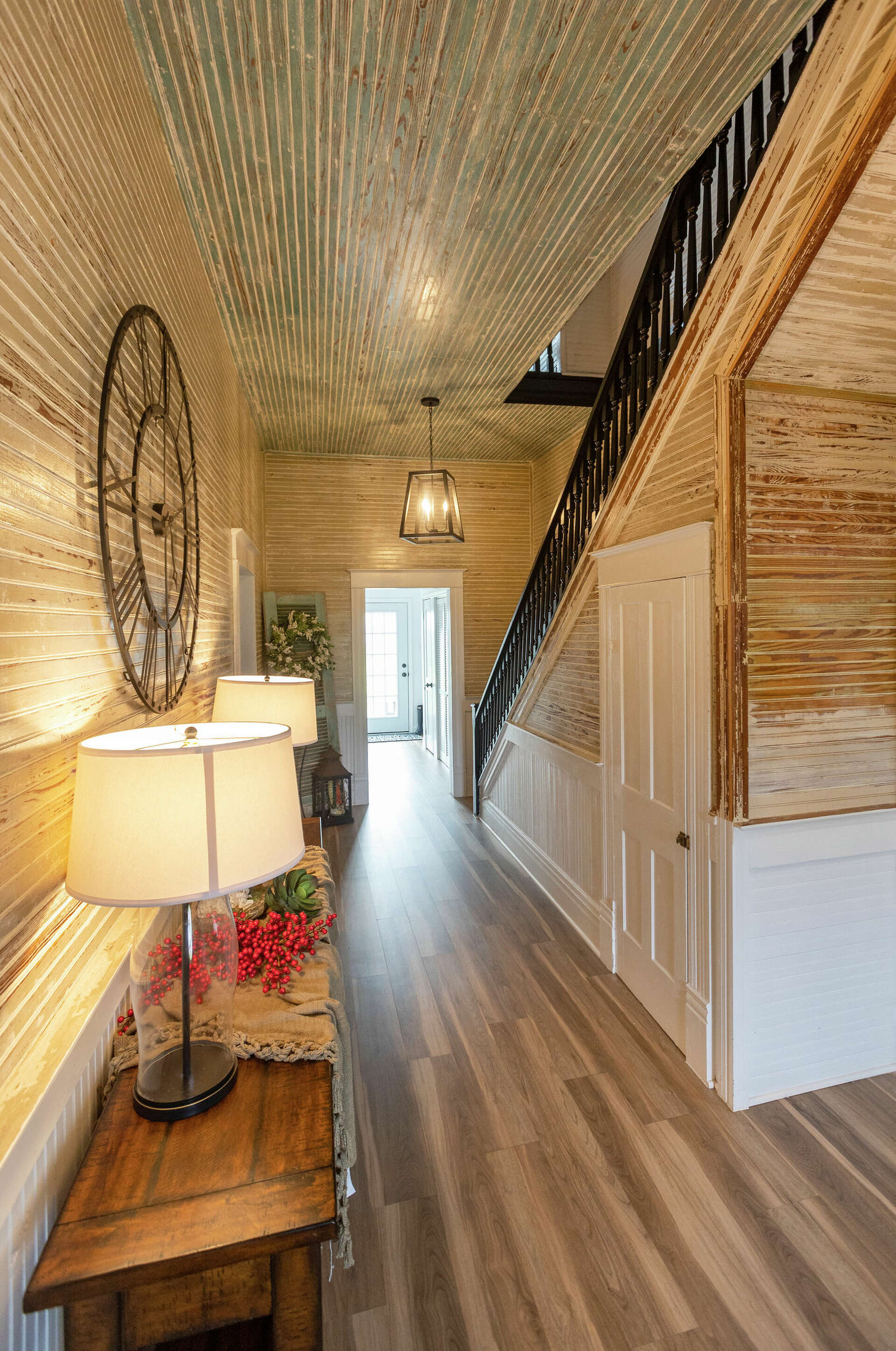 120-year-old Victorian house in Gillett gets modernized