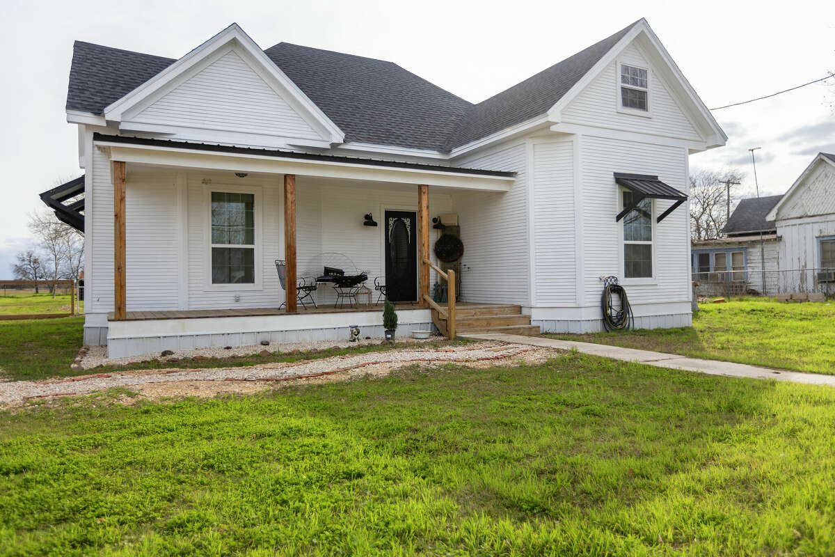 120-year-old Victorian house in Gillett gets modernized