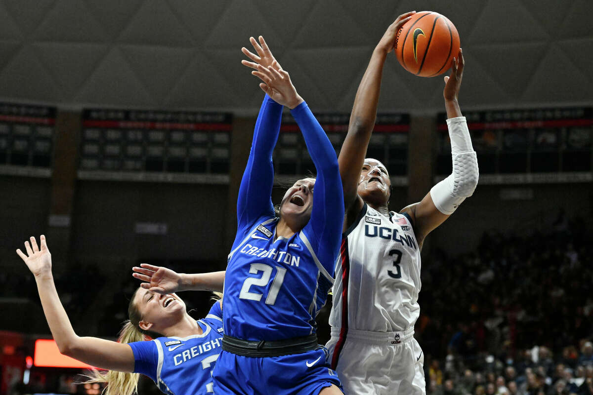 Caroline Ducharme leads UConn women's basketball over Creighton