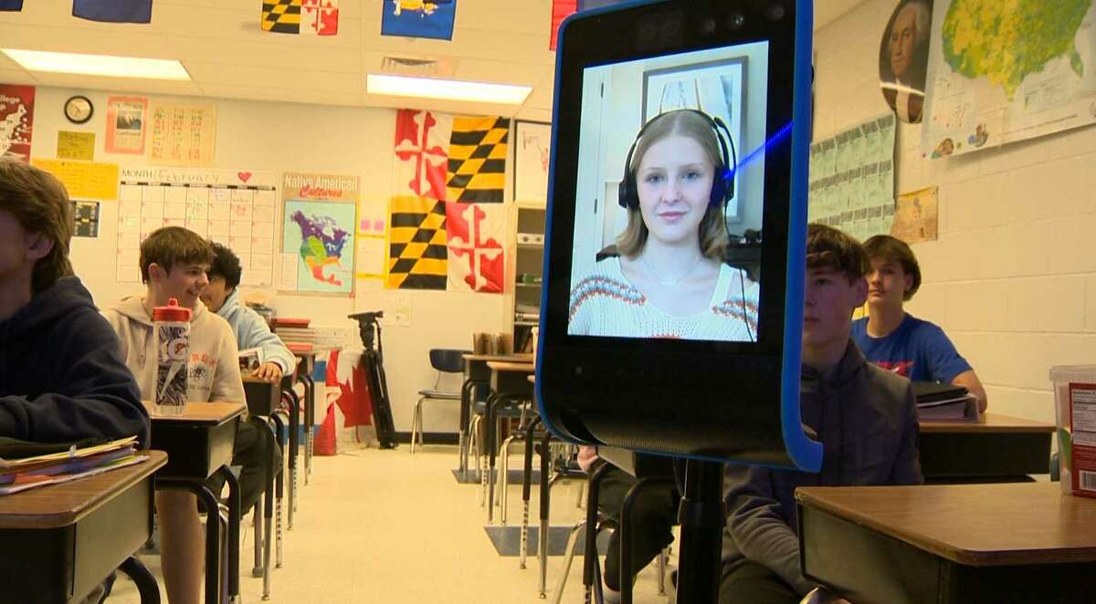 WATCH: Student uses robot that she controls through laptop to attend school