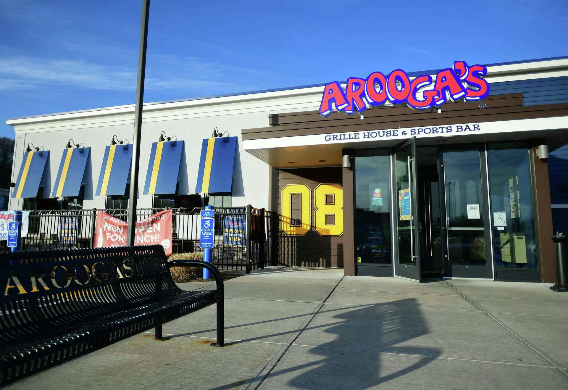 Buffalo Wild Wings coming to Shelton in former Arooga's location