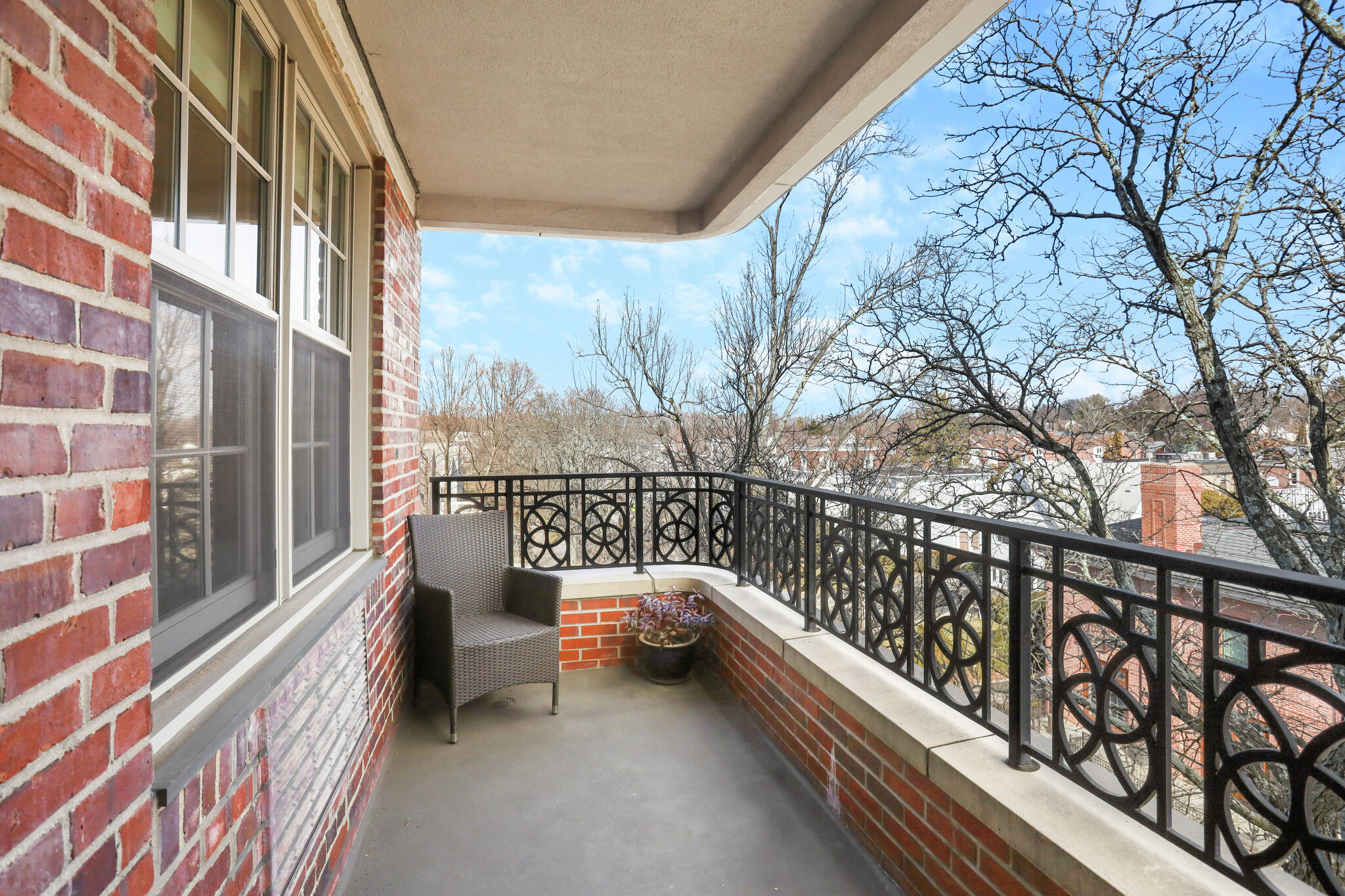 Condo Comes to Market in Town & Country