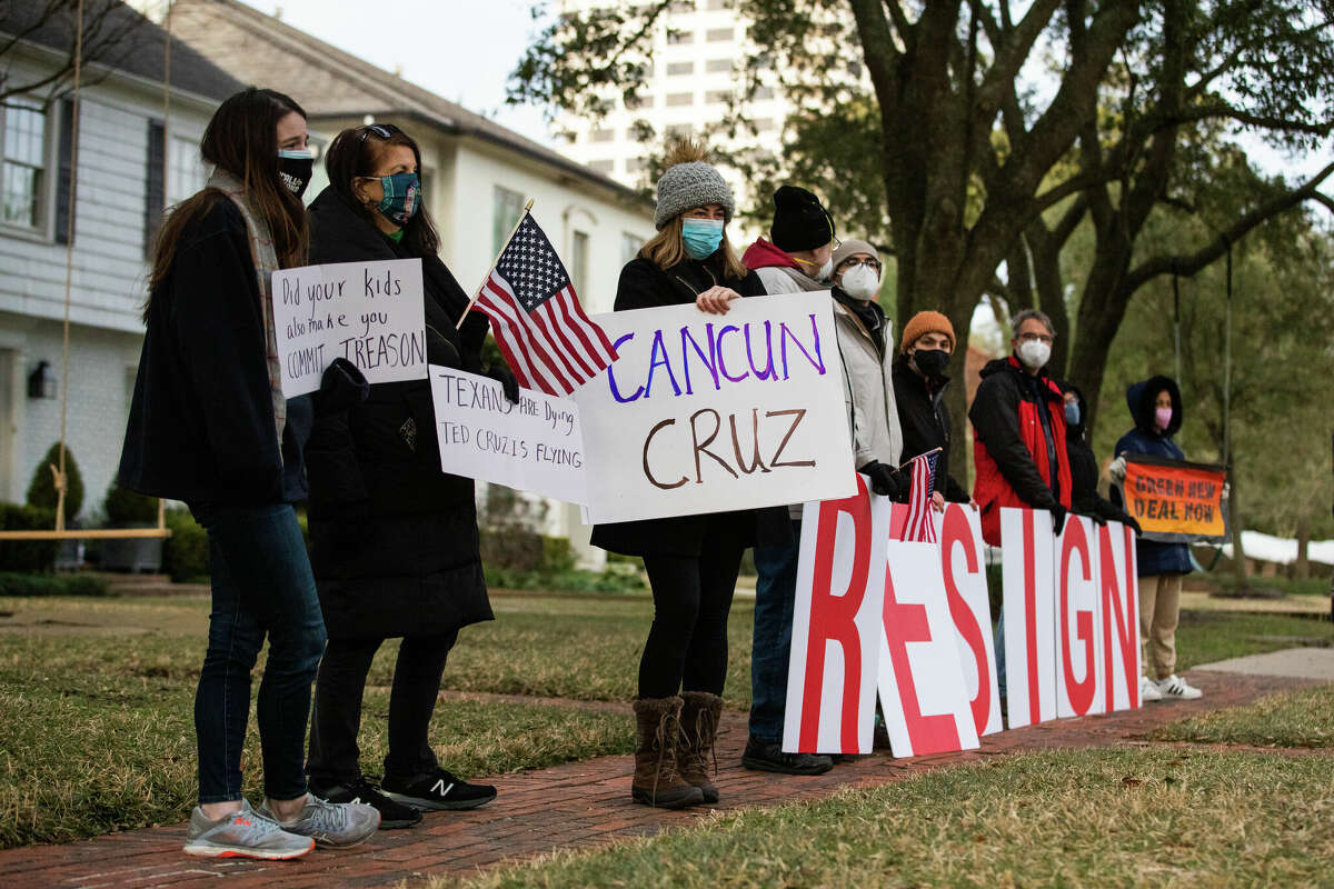 Ted Cruz fled Texas' deadly winter freeze to Cancún two years ago