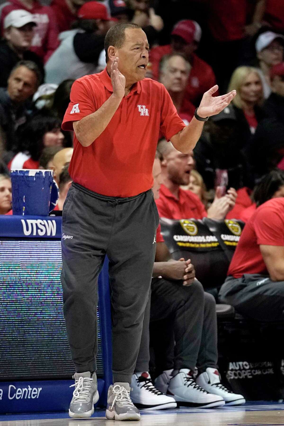 Houston basketball beats SMU, eyes No. 1 ranking