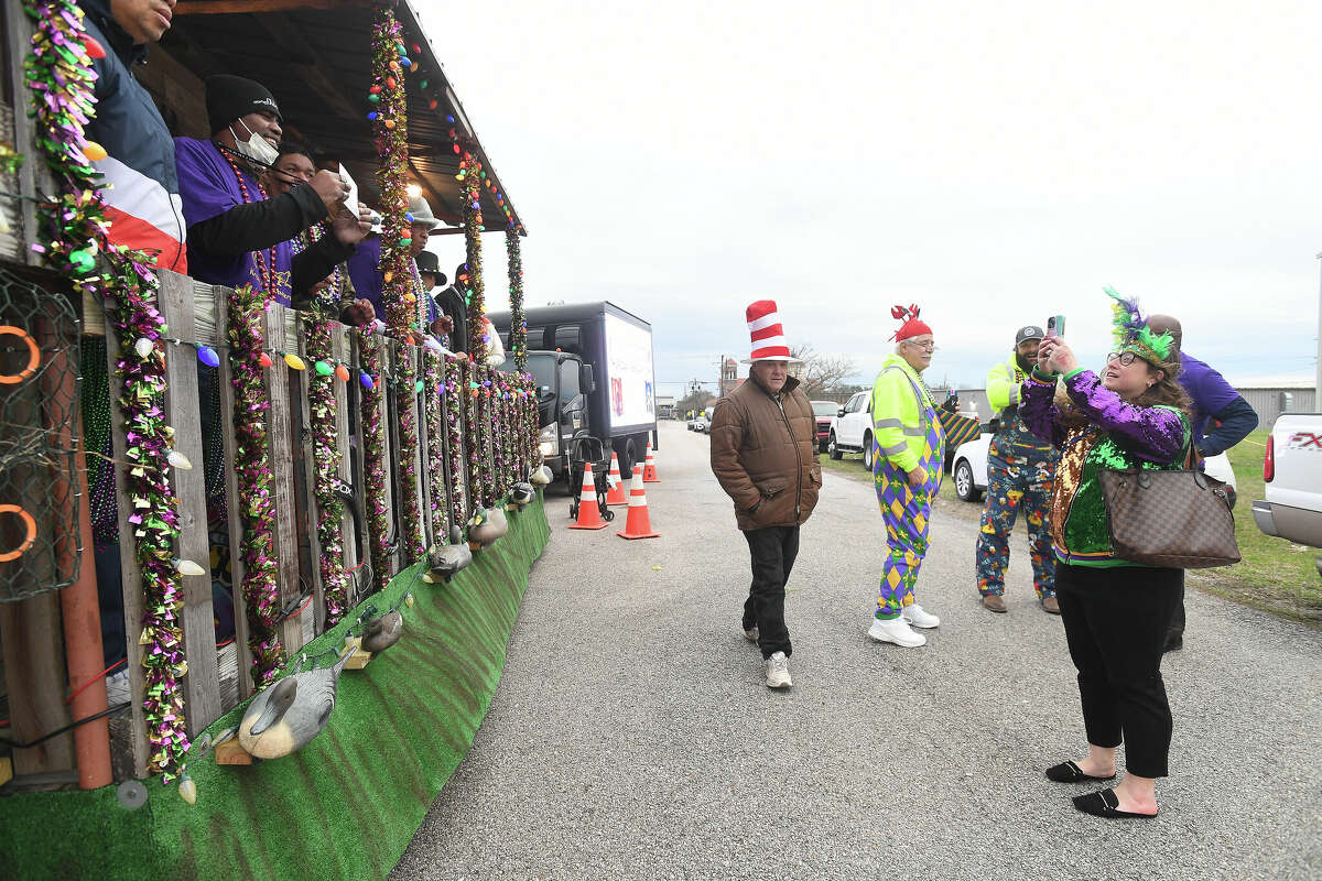 Mardi Gras of Southeast Texas kicks off with the chicken toss