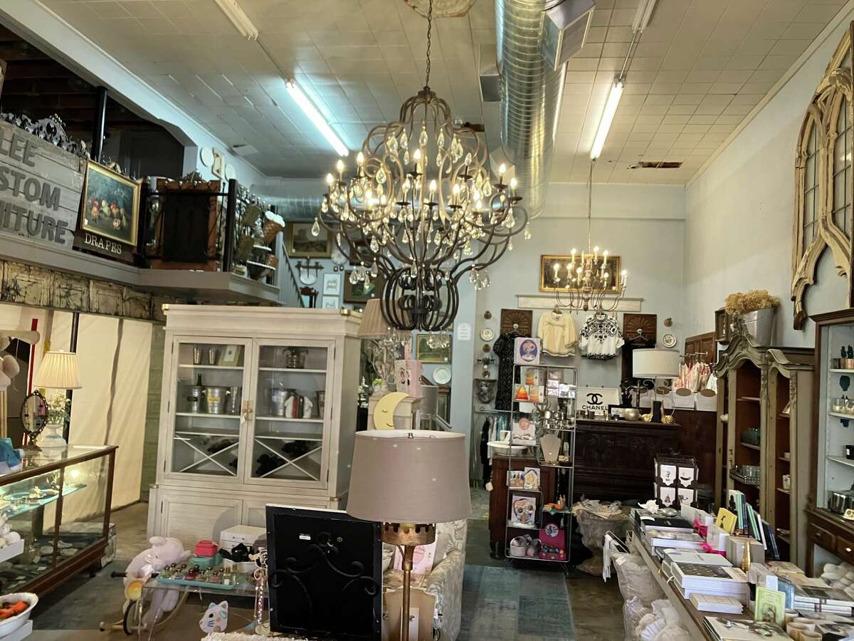 Cowboys and Cadillacs bar opening in New Braunfels