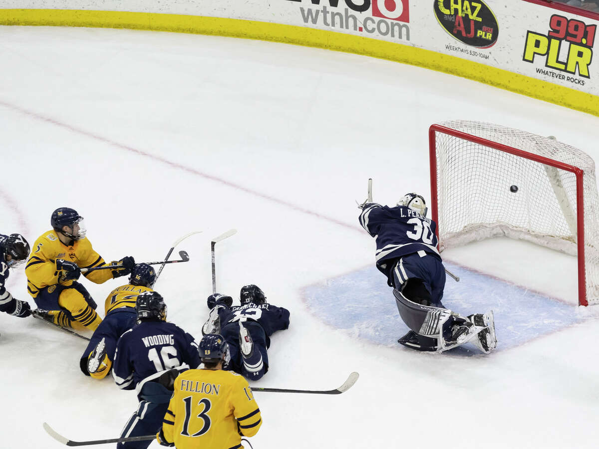 No. 1 Quinnipiac men's hockey turns game around on Yale
