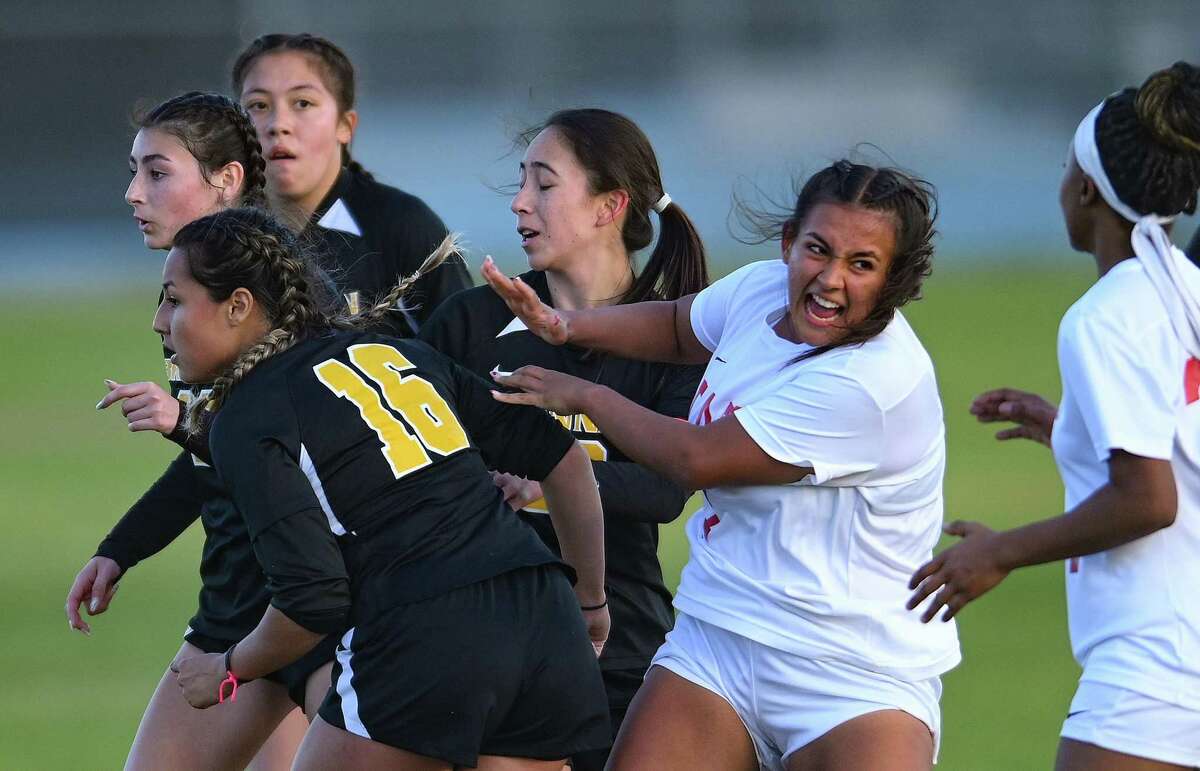 Girls soccer: Taft stays perfect with 2-1 win over Brennan