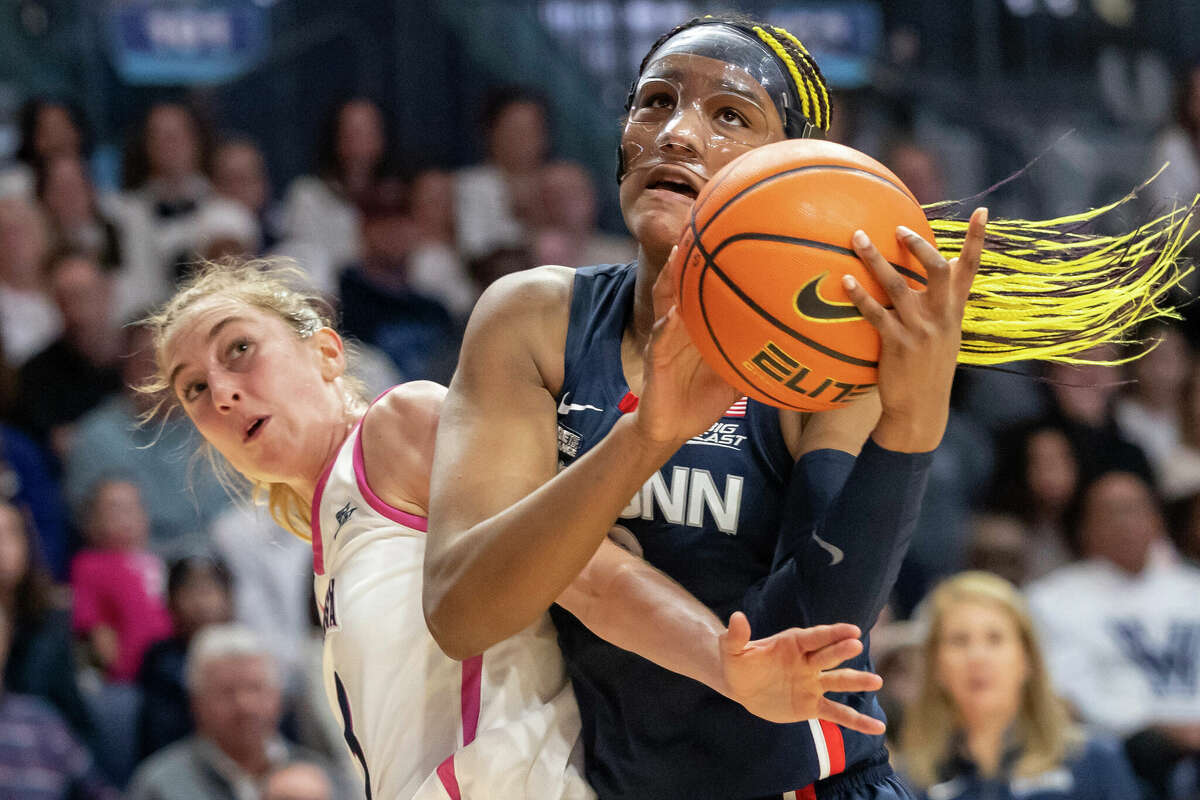 UConn women's basketball defeats Villanova, keeps Big East lead