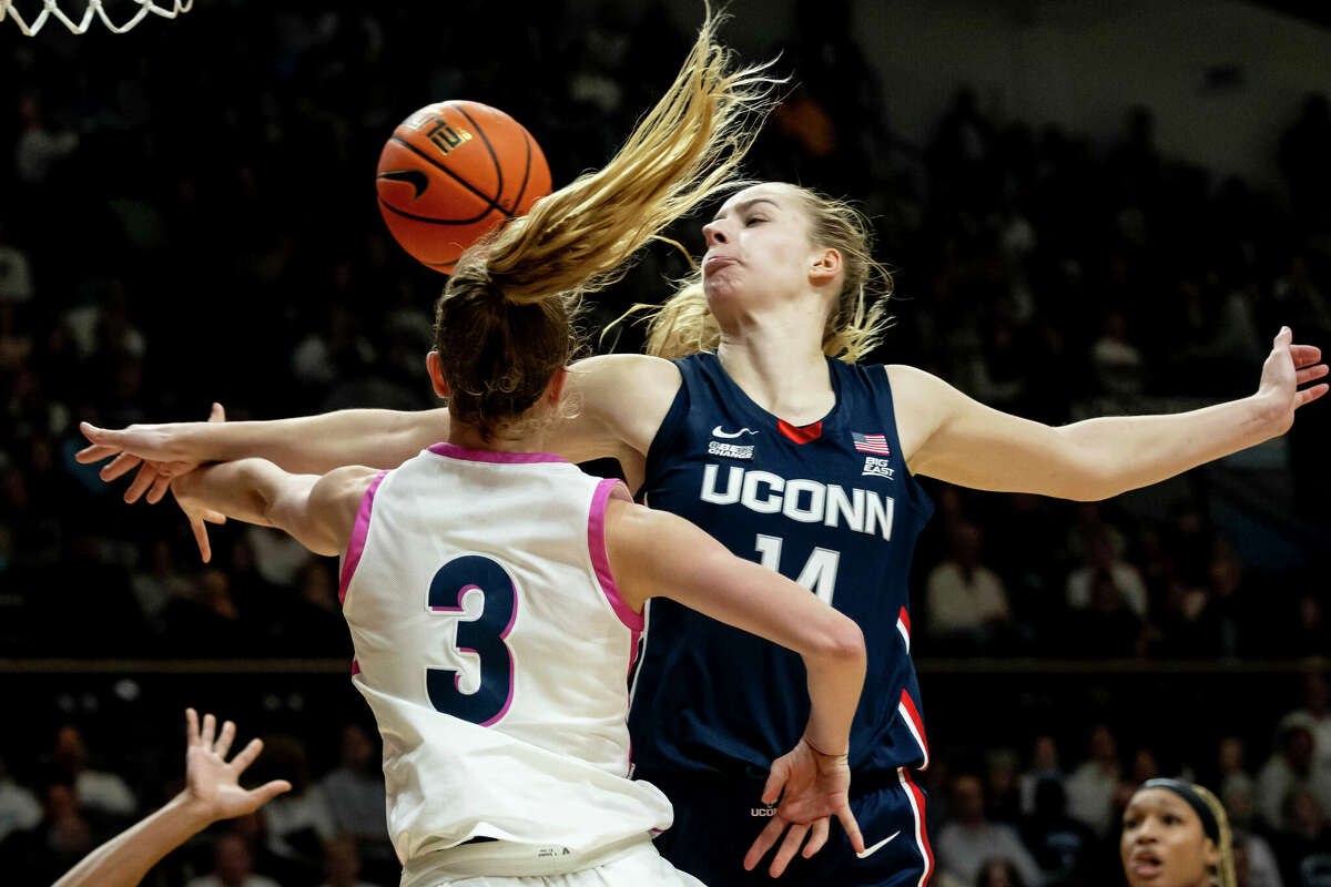 UConn women's basketball defeats Villanova, keeps Big East lead