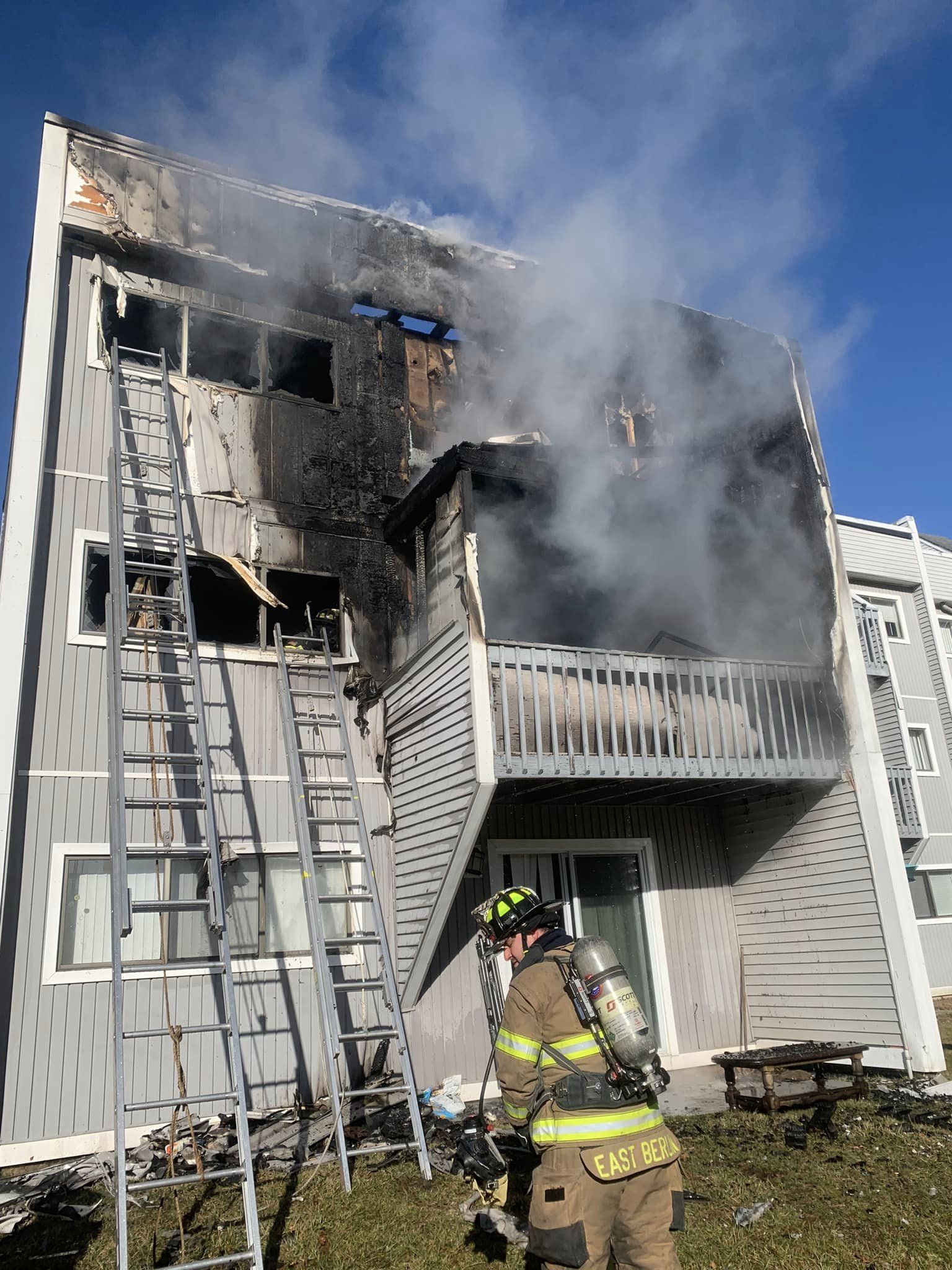Middletown fire officials: Trapped tenants rescued from balcony