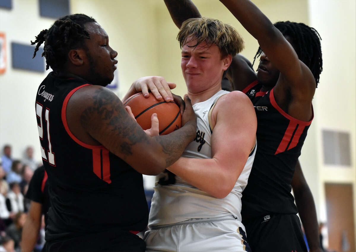 Jacob Huber scored 25 points to lead Father McGivney to win over SIUE