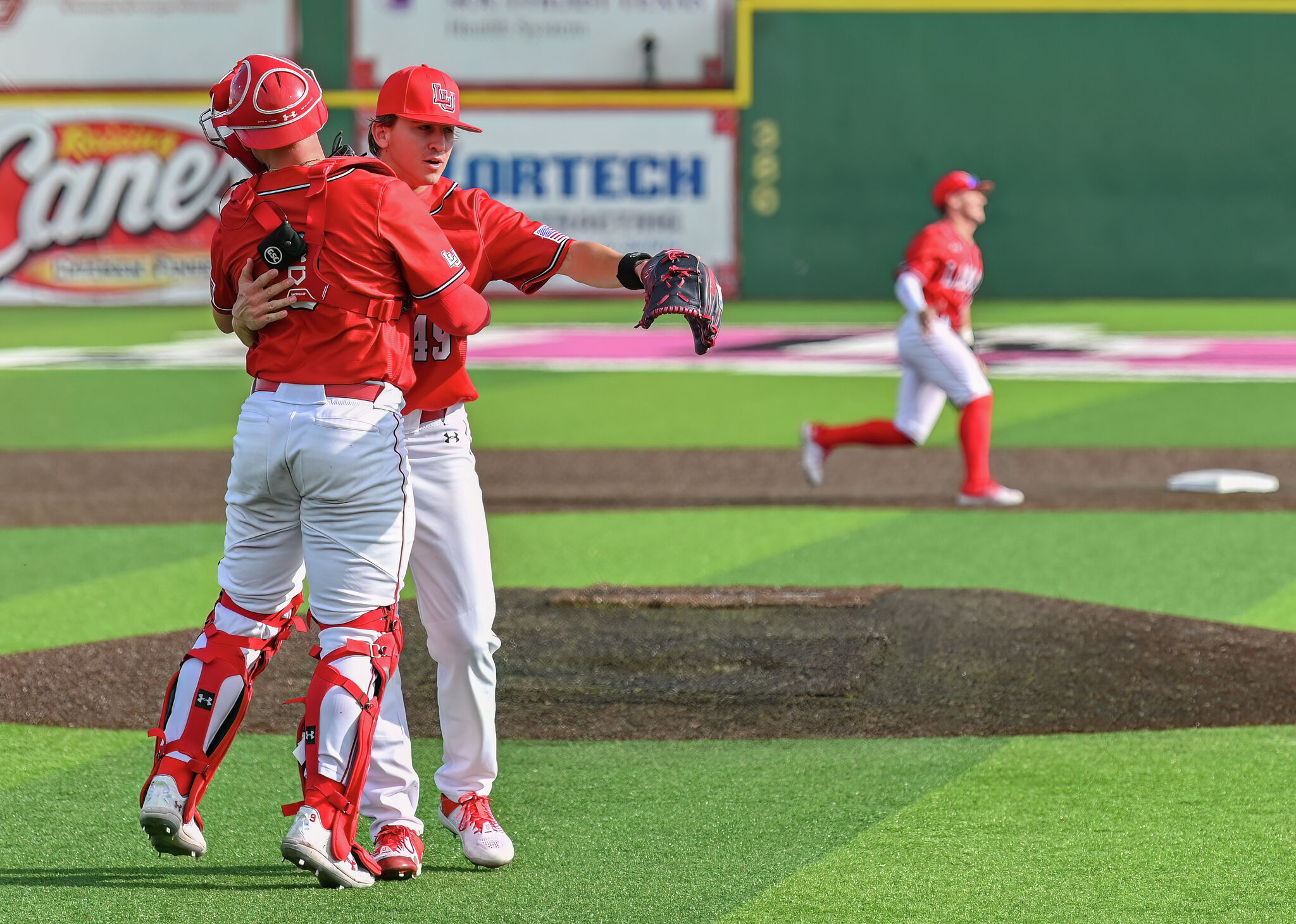 Lamar University starts baseball season with 3-game sweep of Oakland