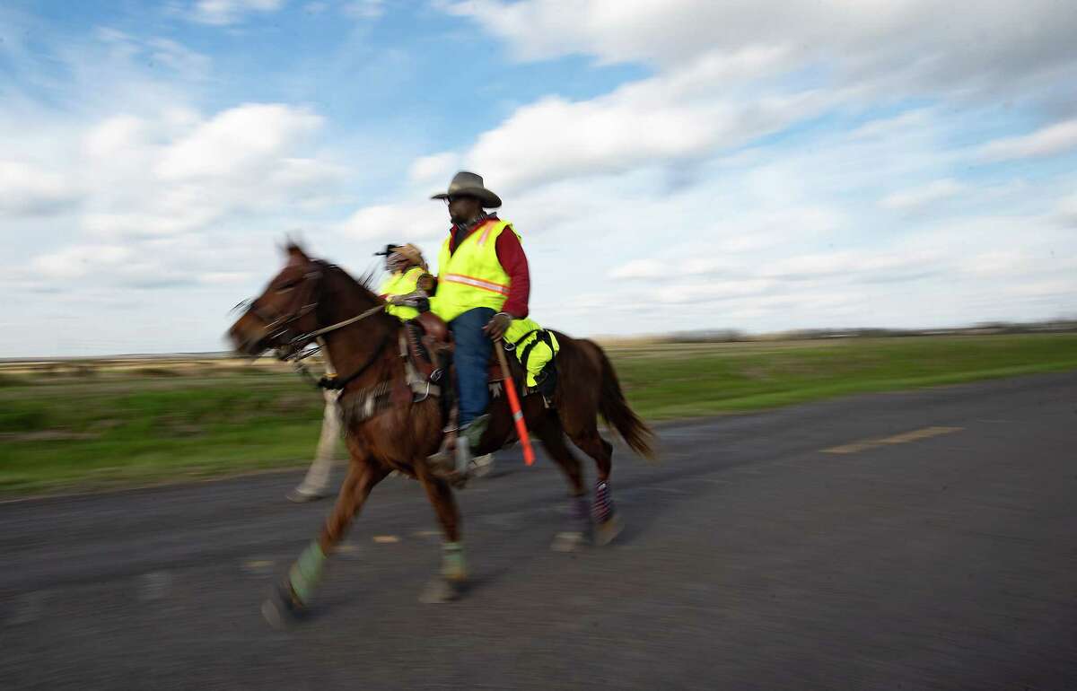 Houston rodeo trail ride: Riders reach downtown Houston rodeo parade