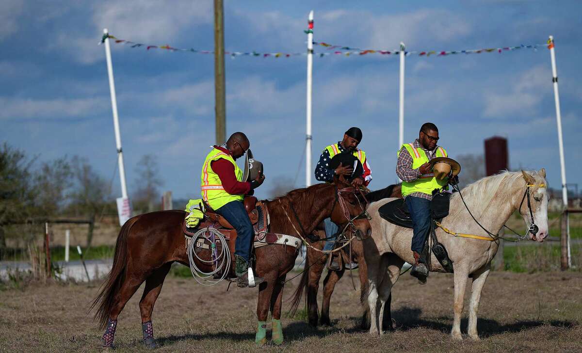 Houston rodeo trail ride: Riders reach downtown Houston rodeo parade