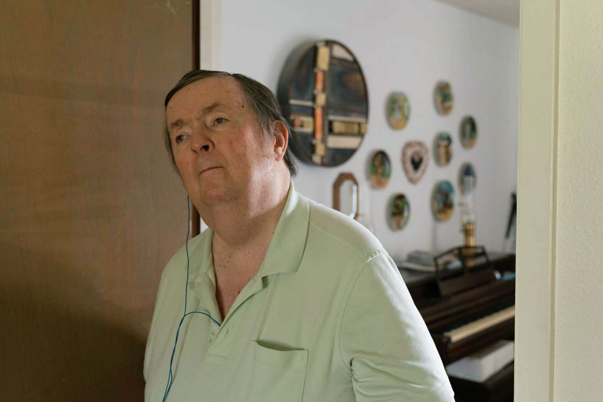 Houston volunteers read aloud for those who aren't able to