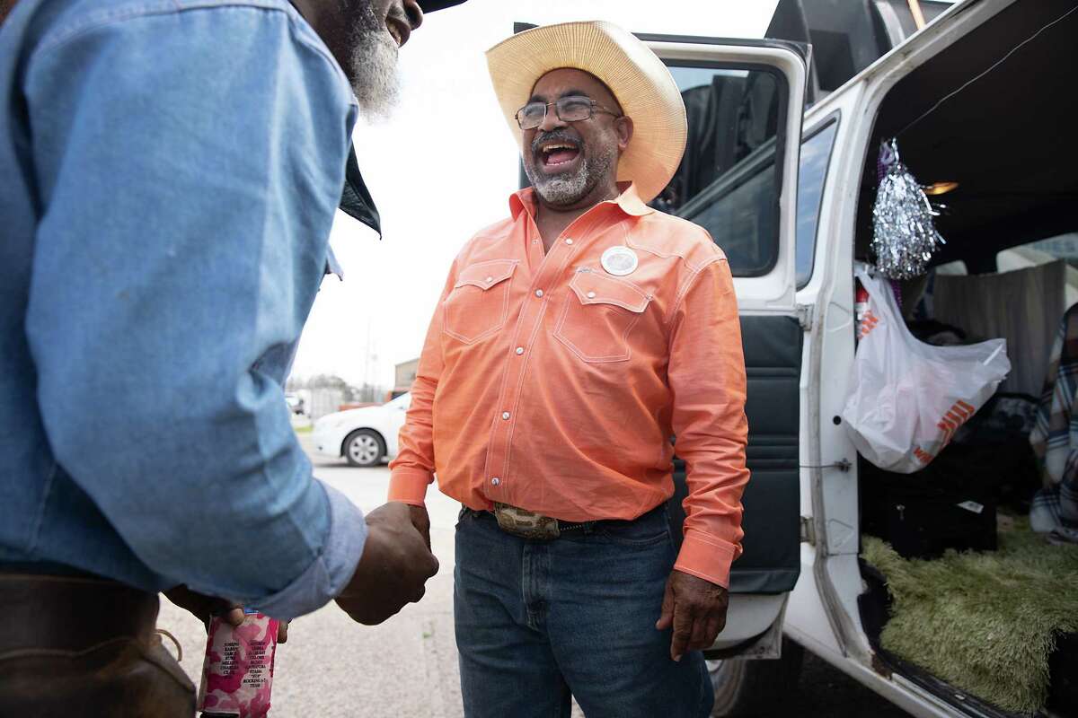 Houston rodeo trail ride: Riders reach downtown Houston rodeo parade