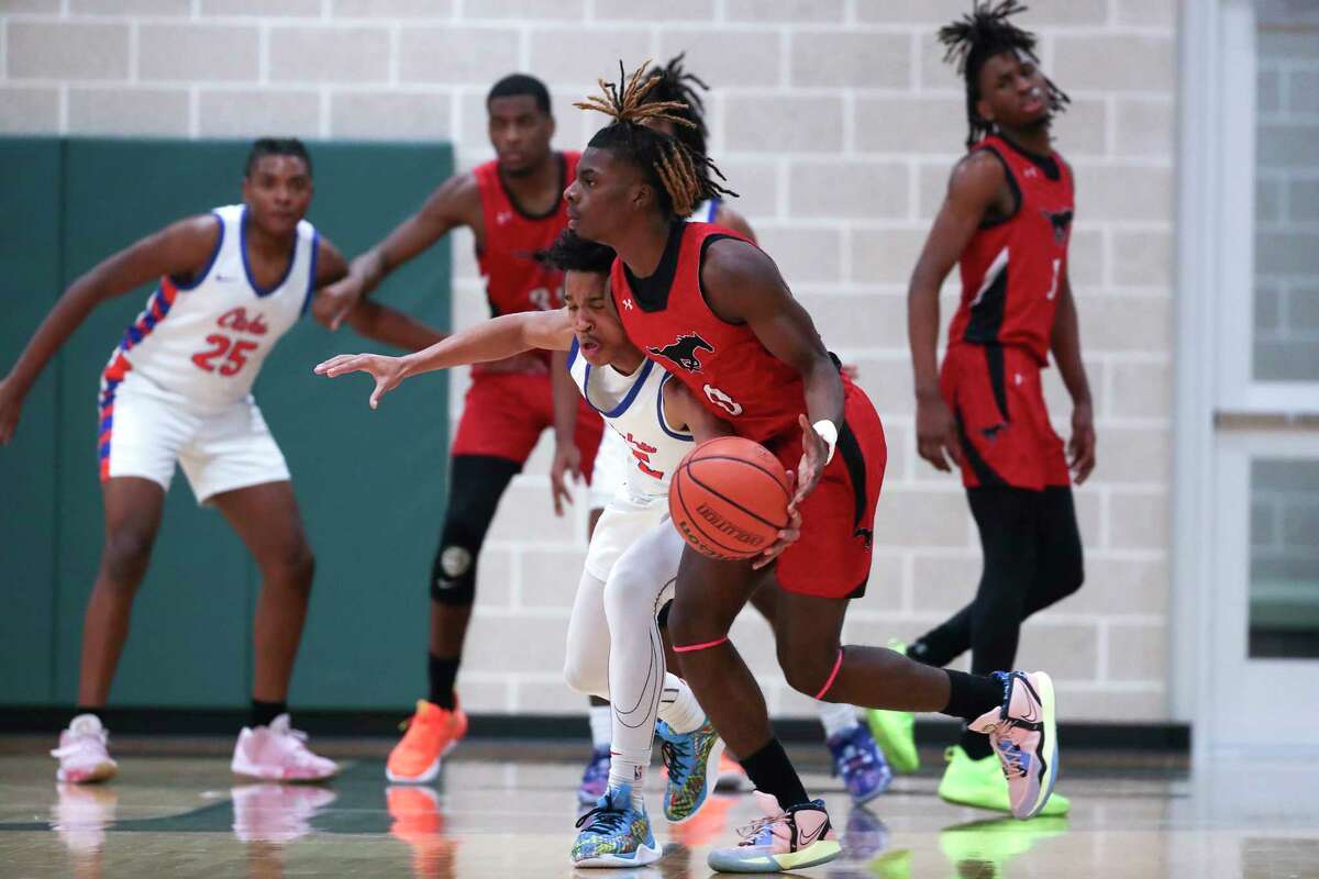 Grand Oaks runs away in second half to win first bi-district title