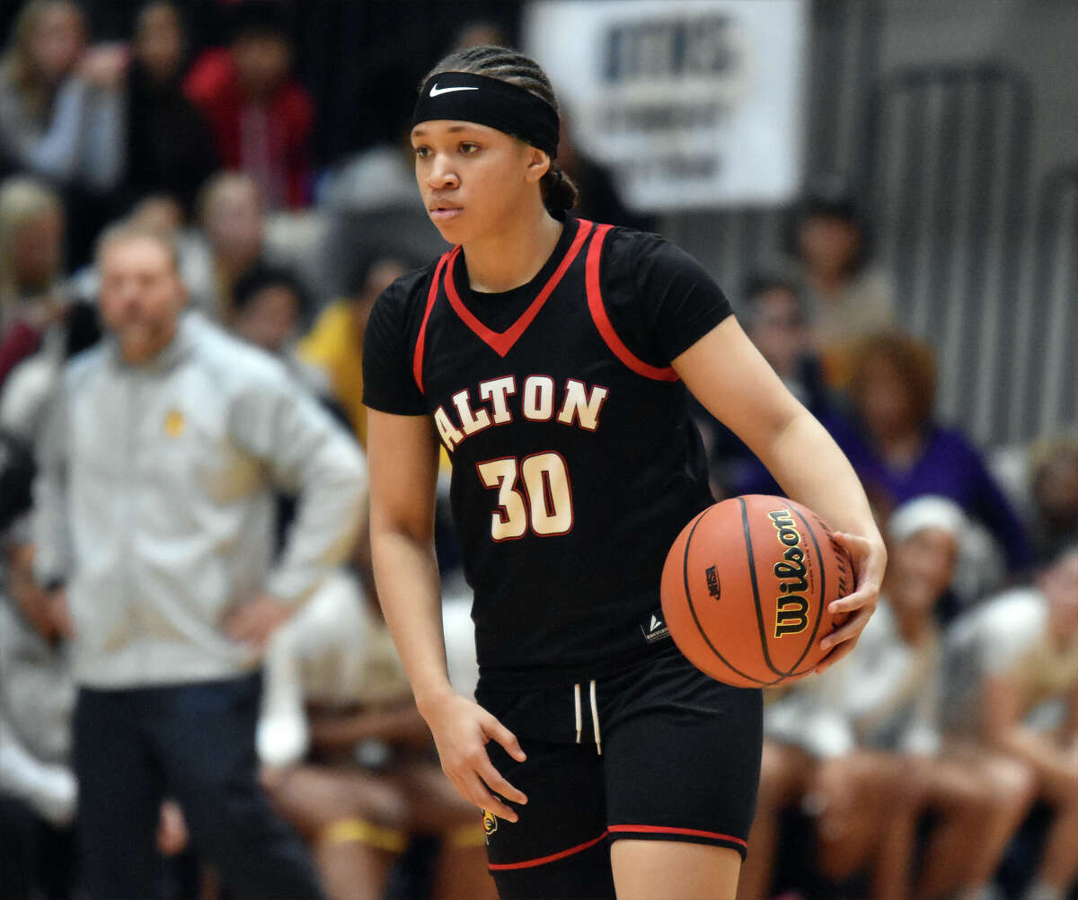 'Heartbroken' Redbirds end 31-2 season with loss to O'Fallon