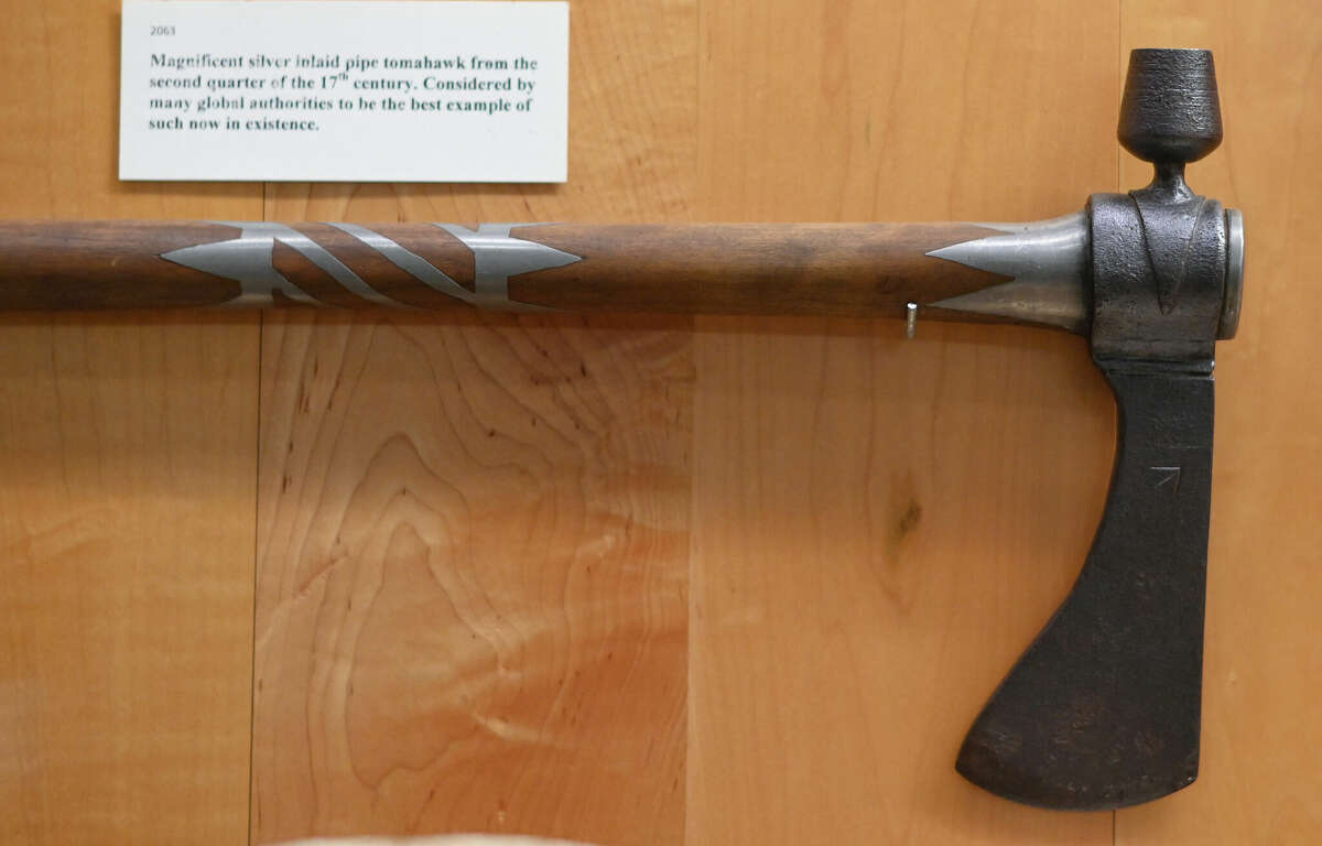 Where will Red McCombs' collection of 6,000+ historical items go now?