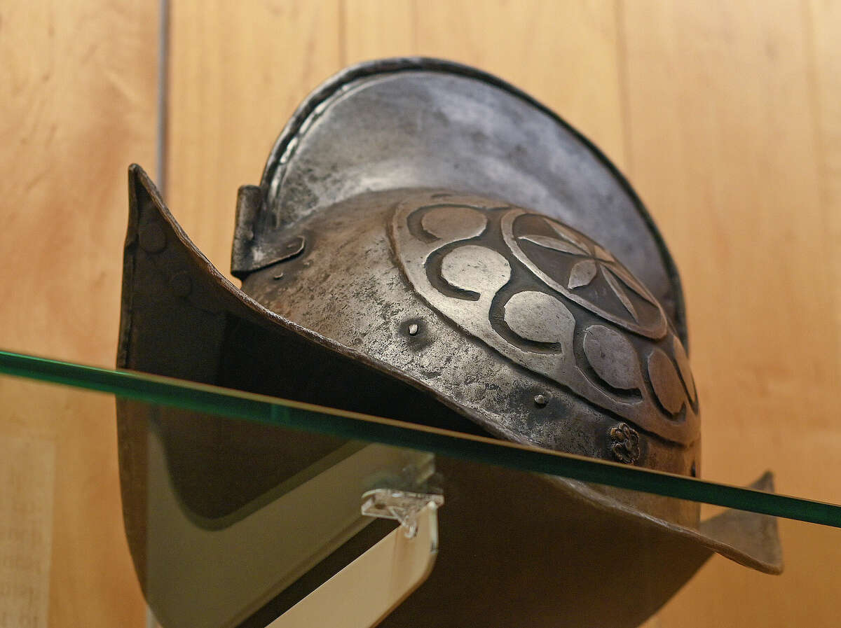 Where will Red McCombs' collection of 6,000+ historical items go now?