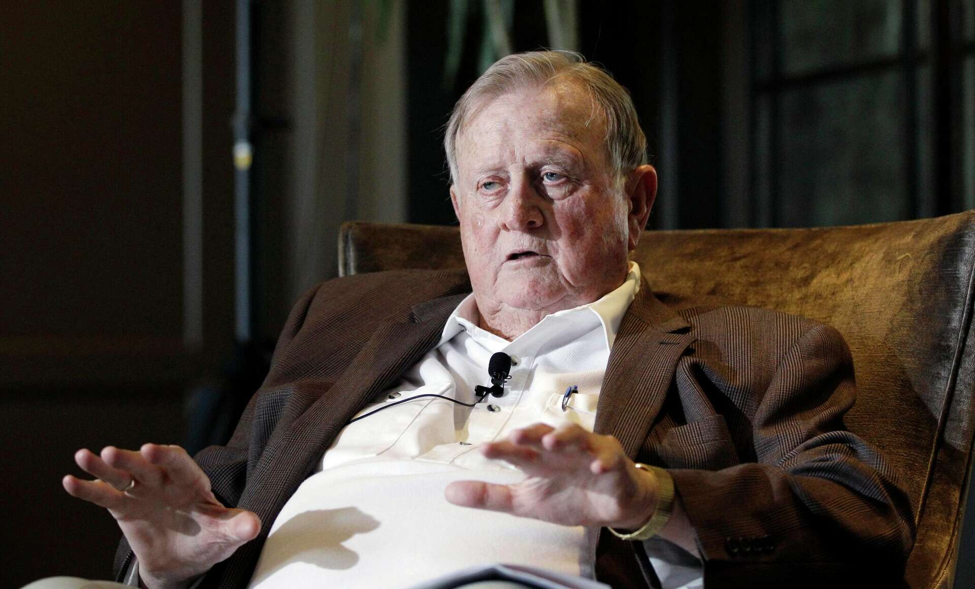 Where will Red McCombs' collection of 6,000+ historical items go now?