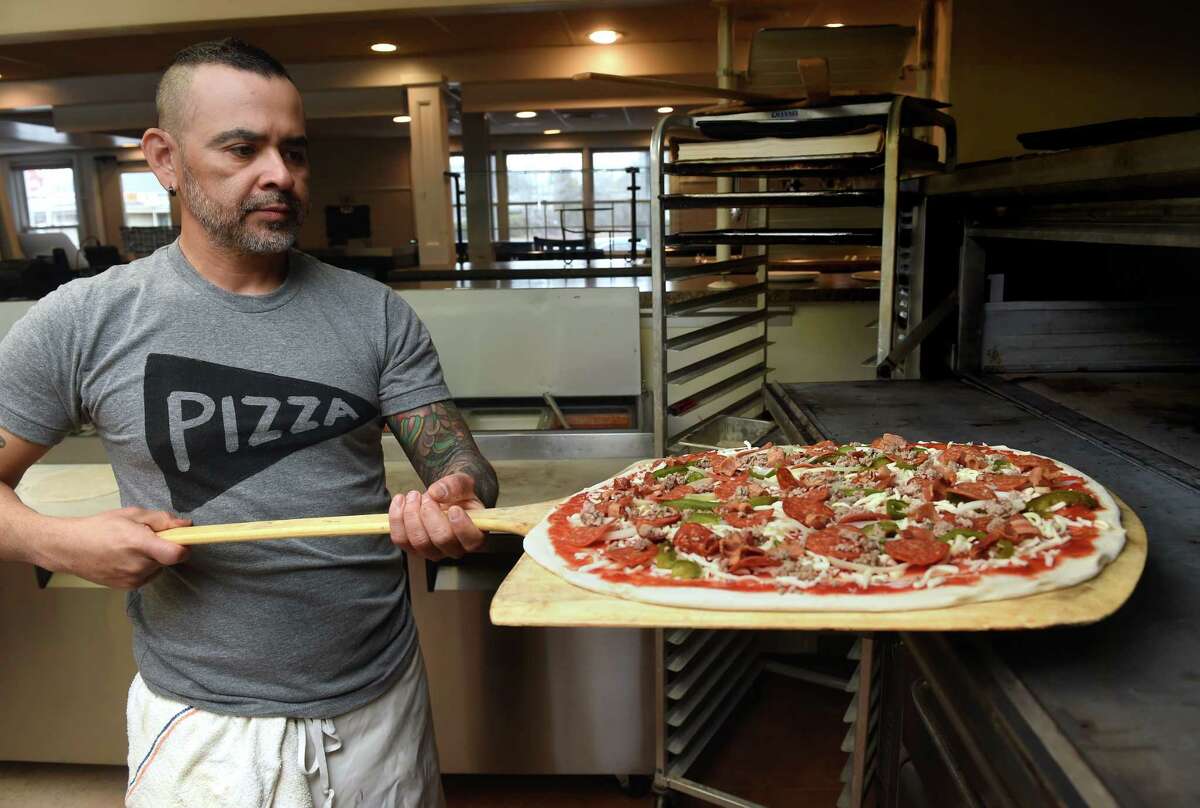 Connecticut restaurateur made 5,000 pizzas at the Super Bowl
