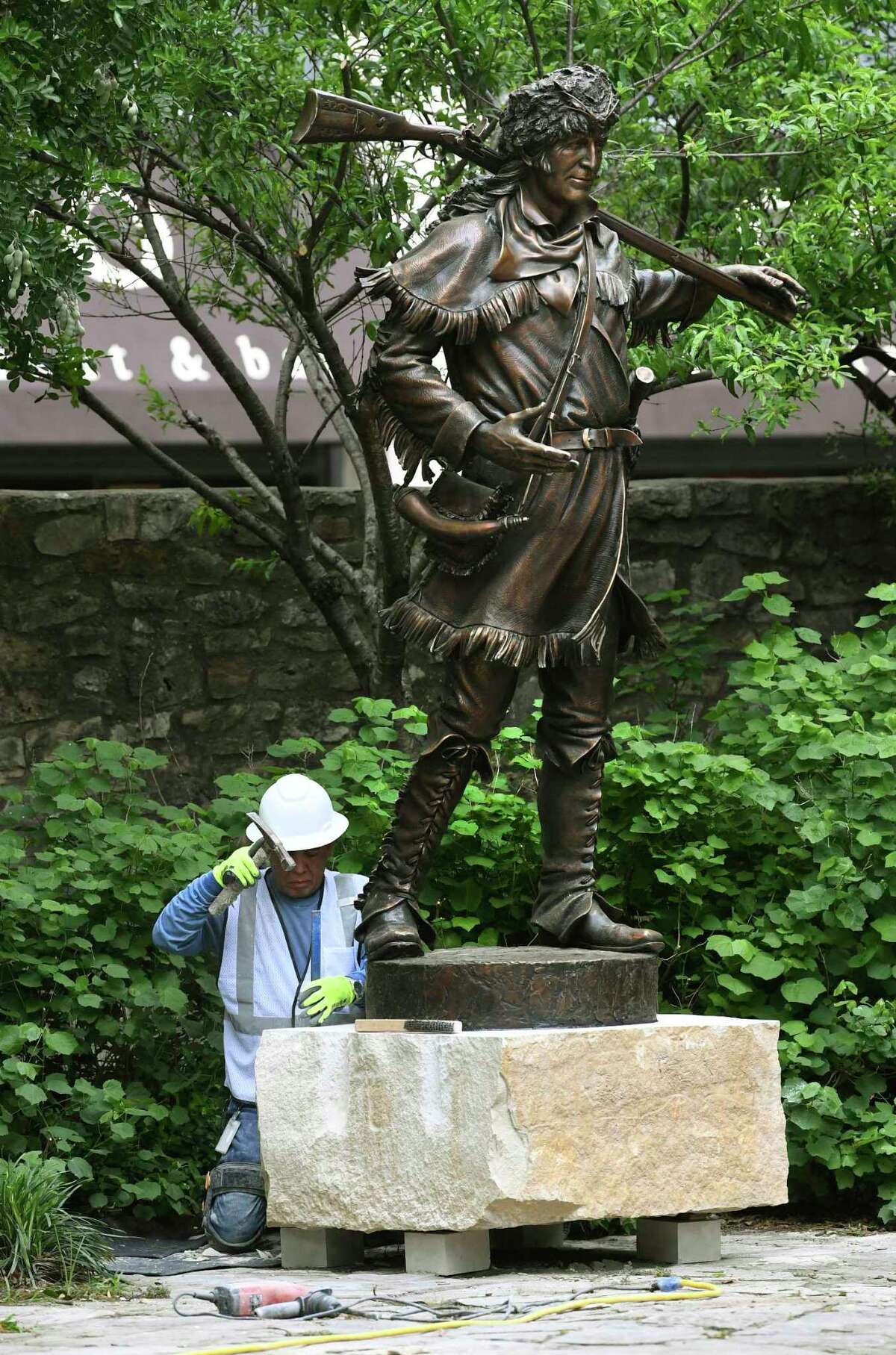 Red McCombs supported Alamo makeover, loved history