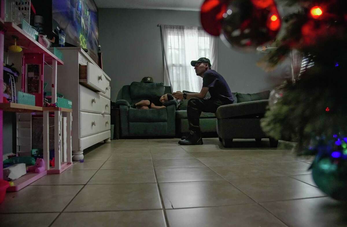 Houston-area dad grapples with life 1 year after COVID lung transplant
