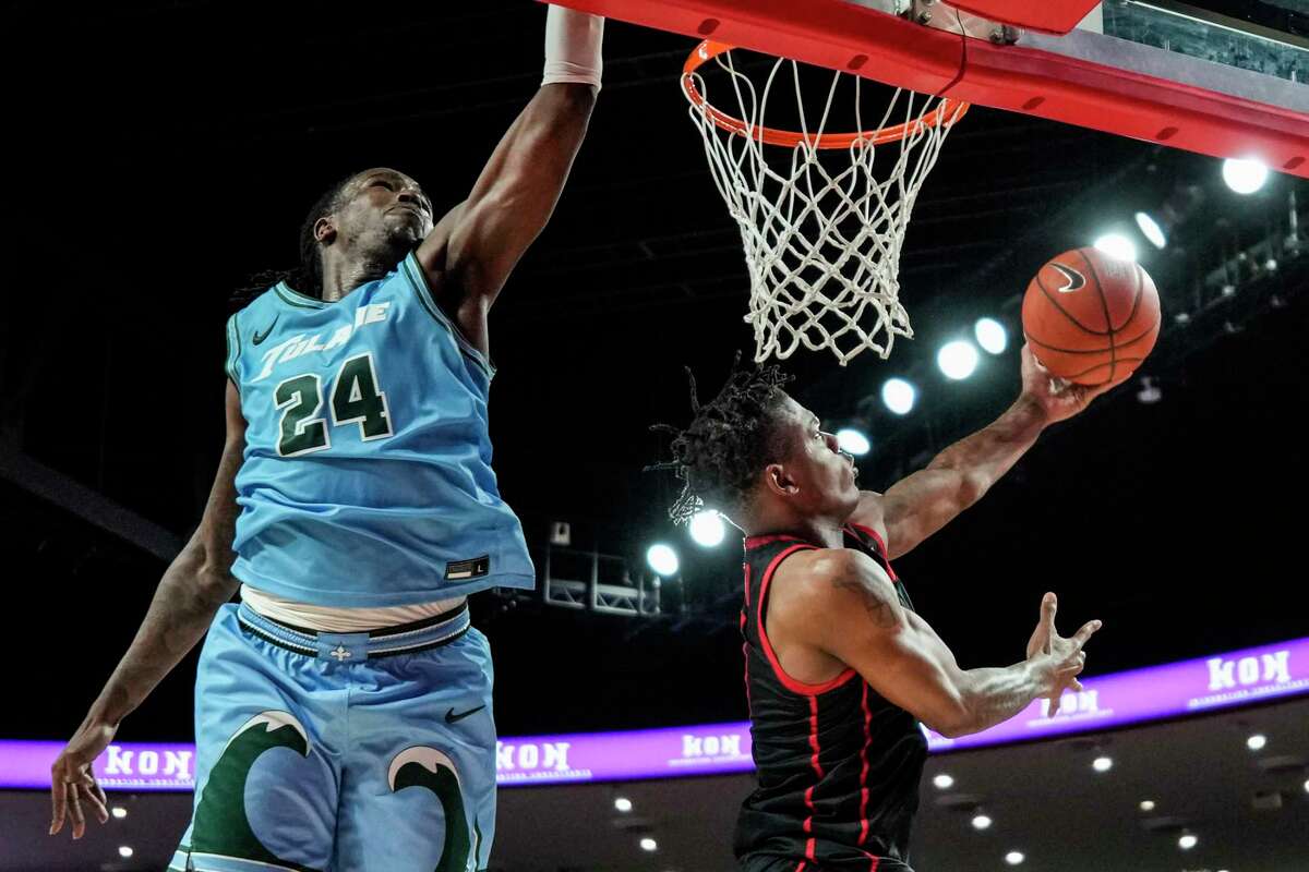 Houston basketball: Cougars rout Tulane, one win from outright title