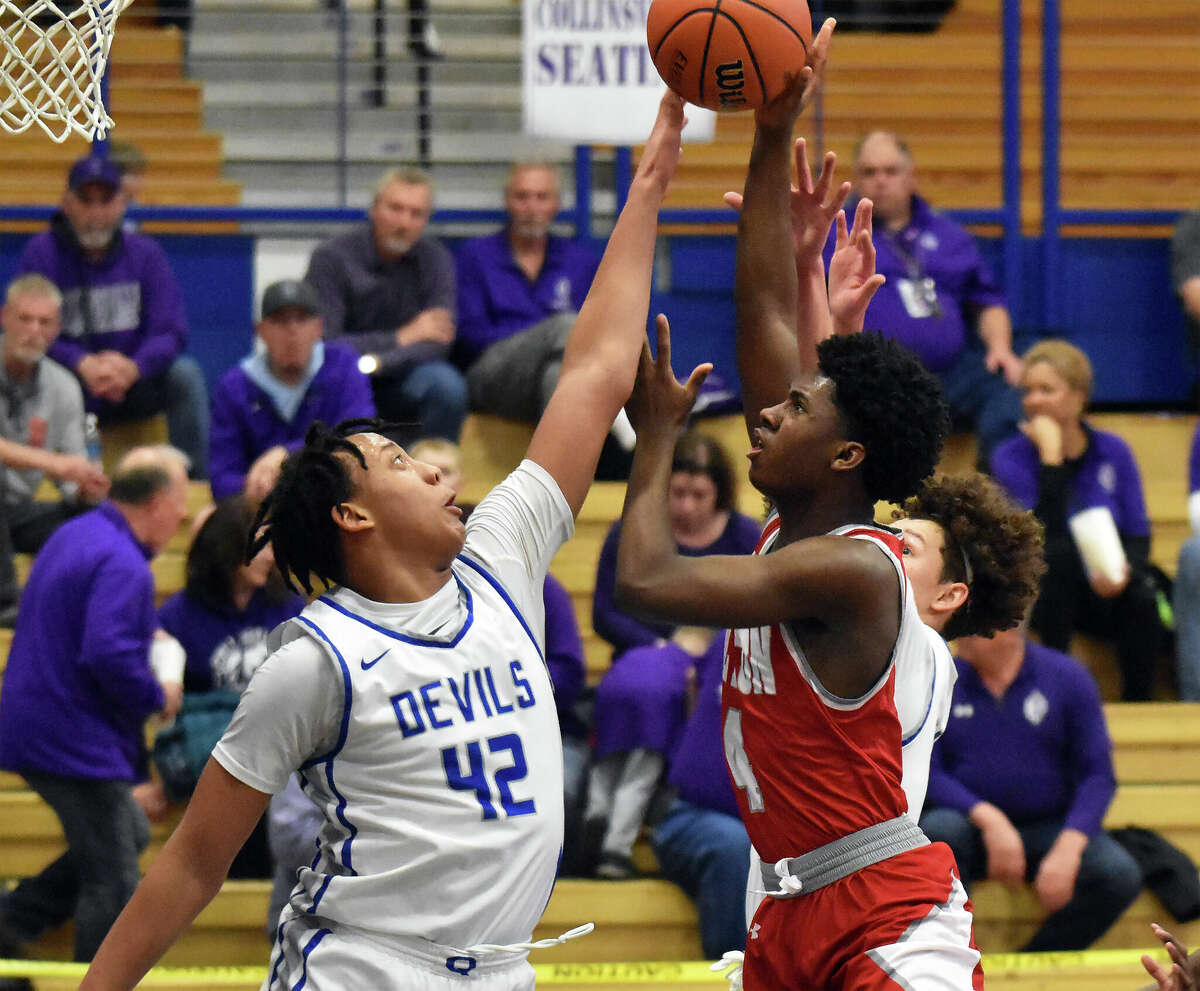 Quincy defeats Alton in the Class 4A regional semifinals