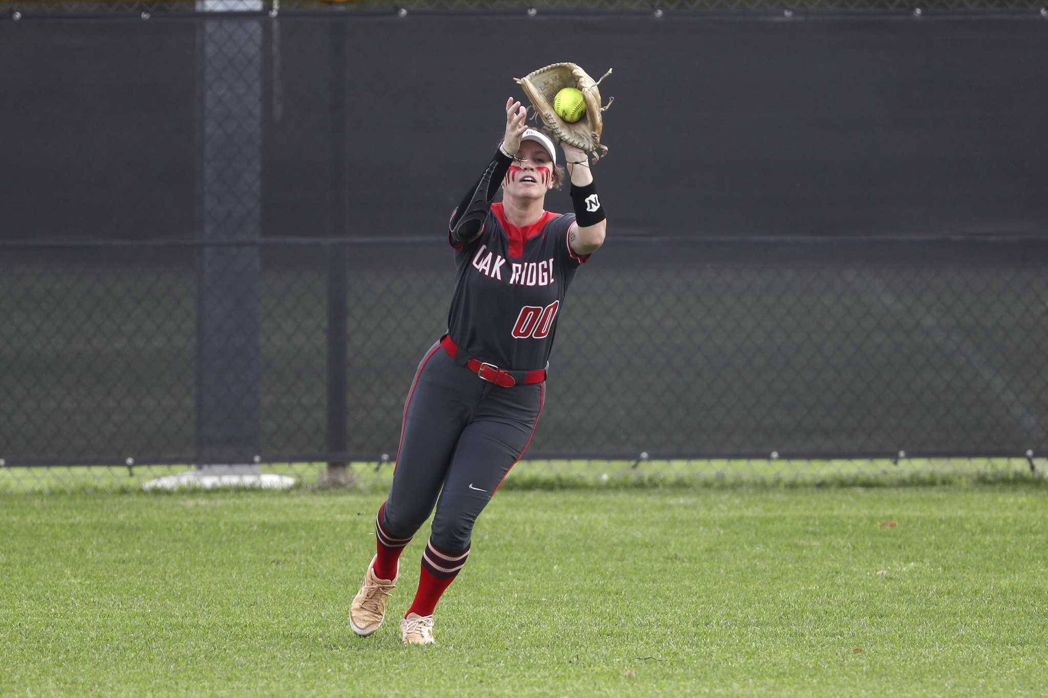 Oak Ridge softball sweeps to open as tourney host