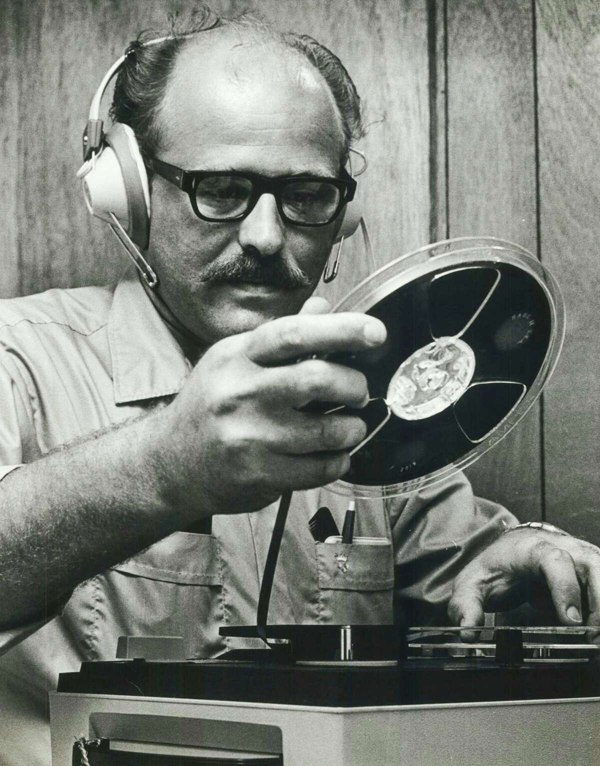 Houston volunteers read aloud for those who aren't able to