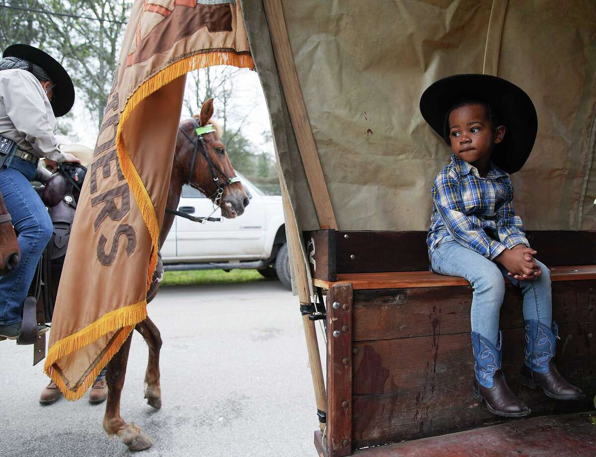 Houston rodeo trail ride: Riders reach downtown Houston rodeo parade